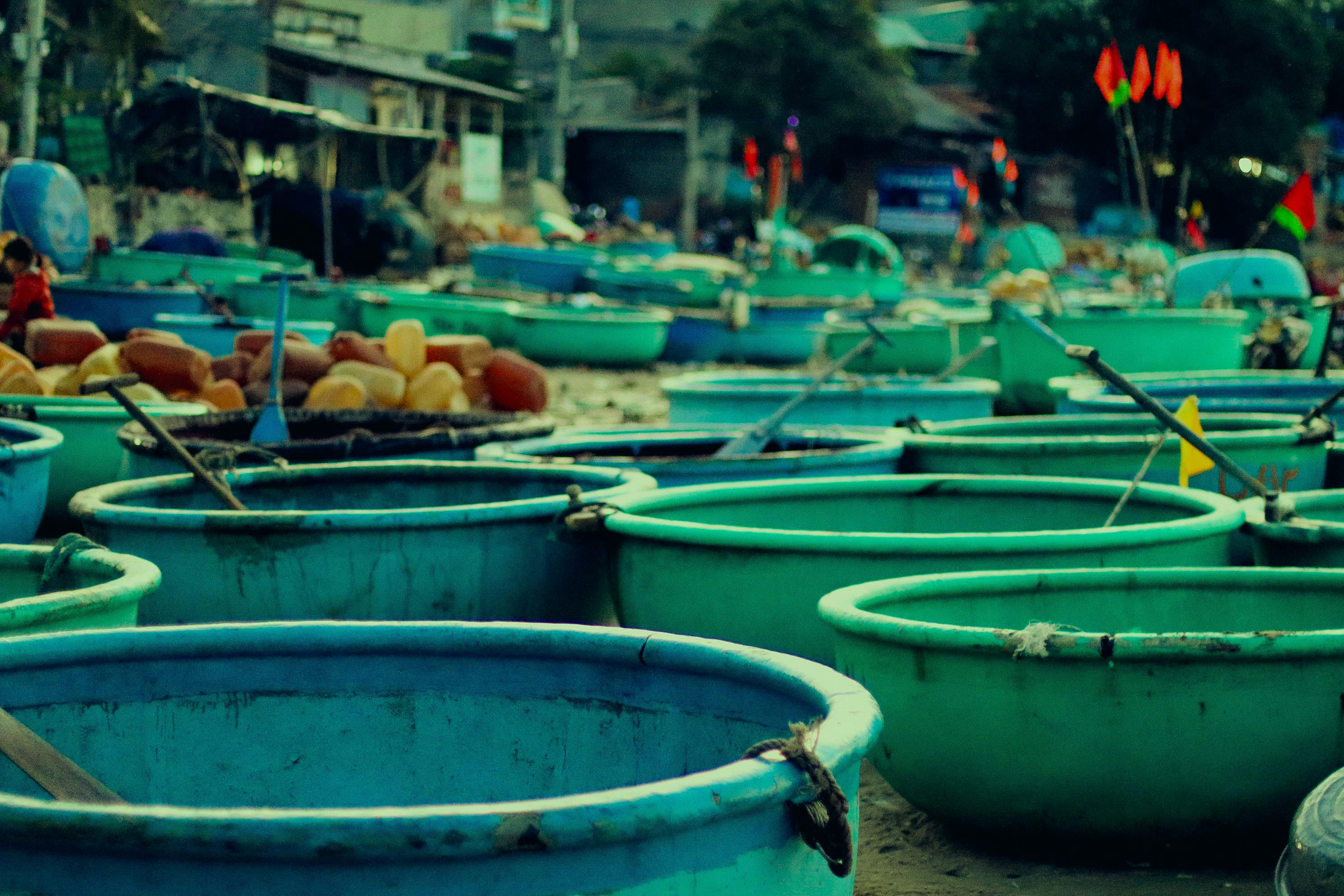 Round Boats on Sea Shore · Free Stock Photo