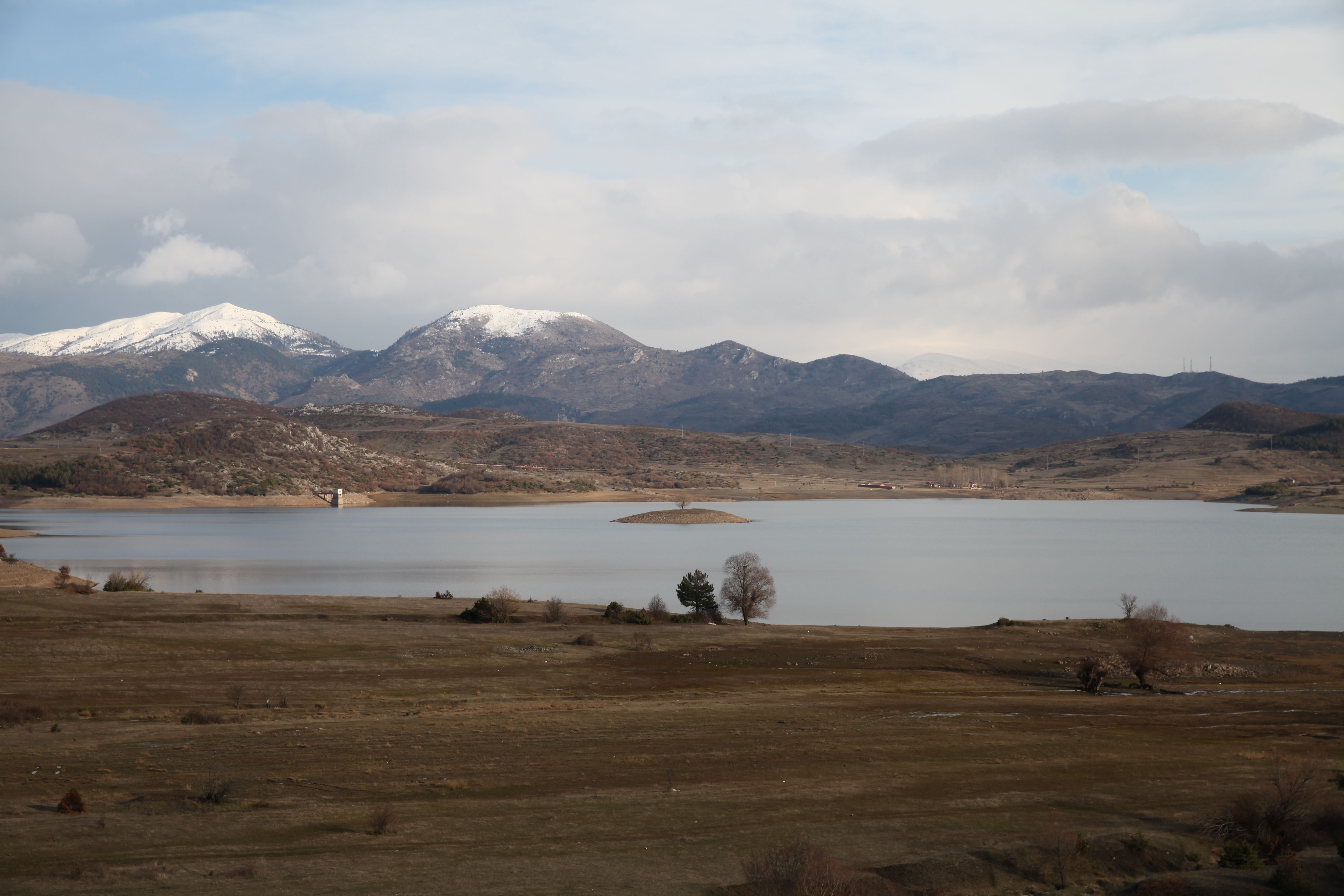 Lake in Countryside · Free Stock Photo