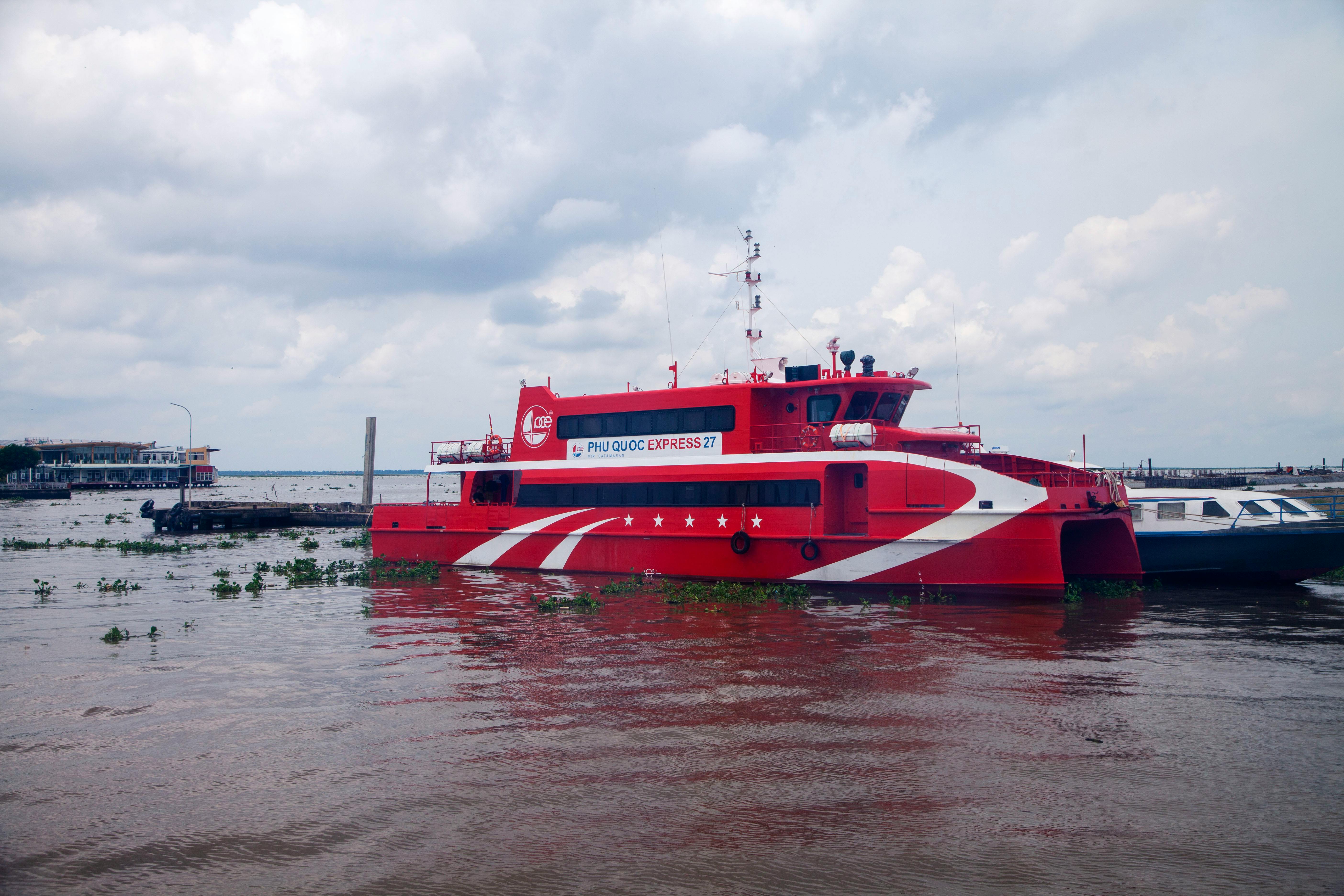 Red Ferry in a Harbour · Free Stock Photo