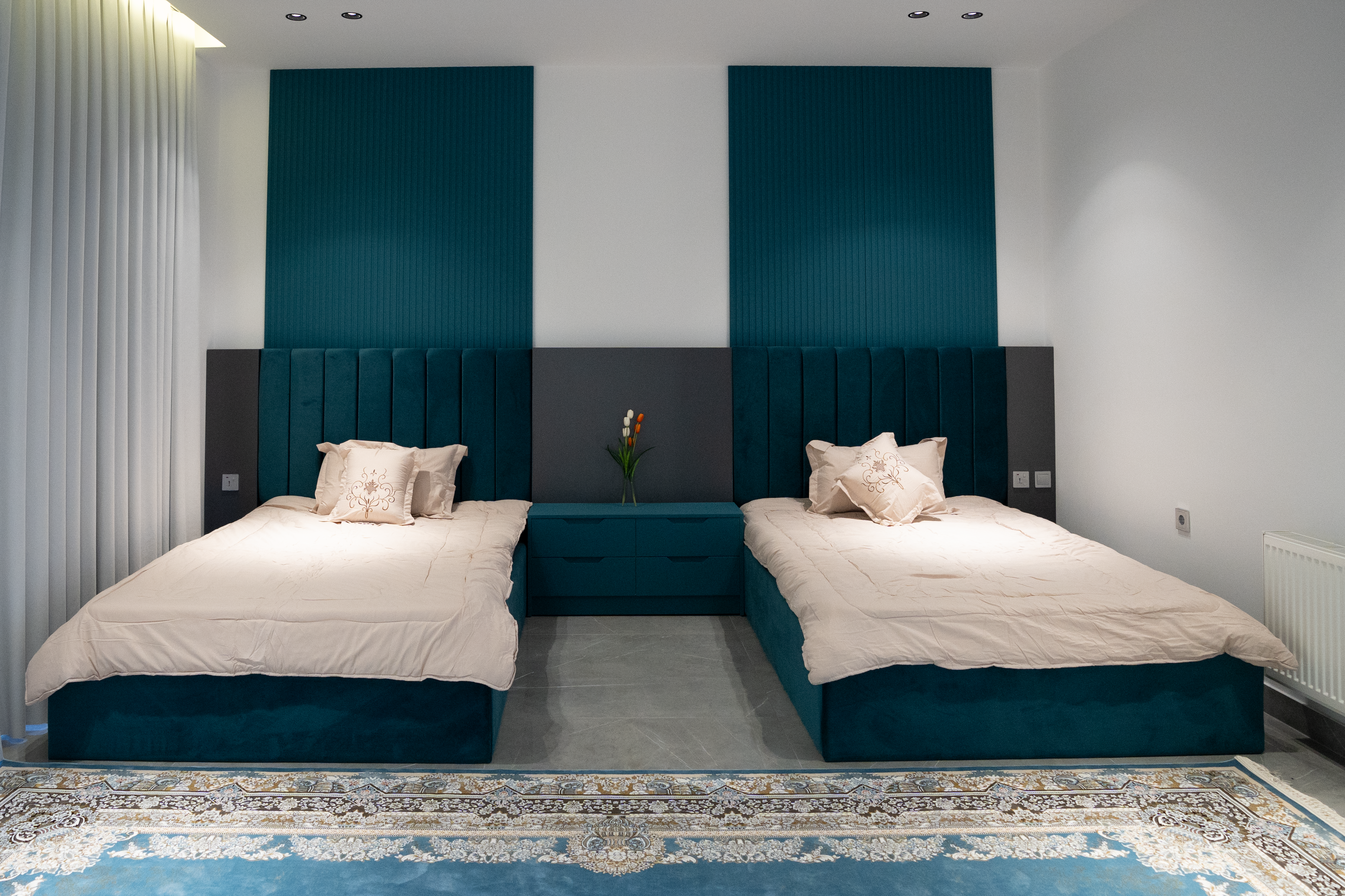 Foto de stock gratuita sobre acentos verde azulado, alfombra, almohadas ...