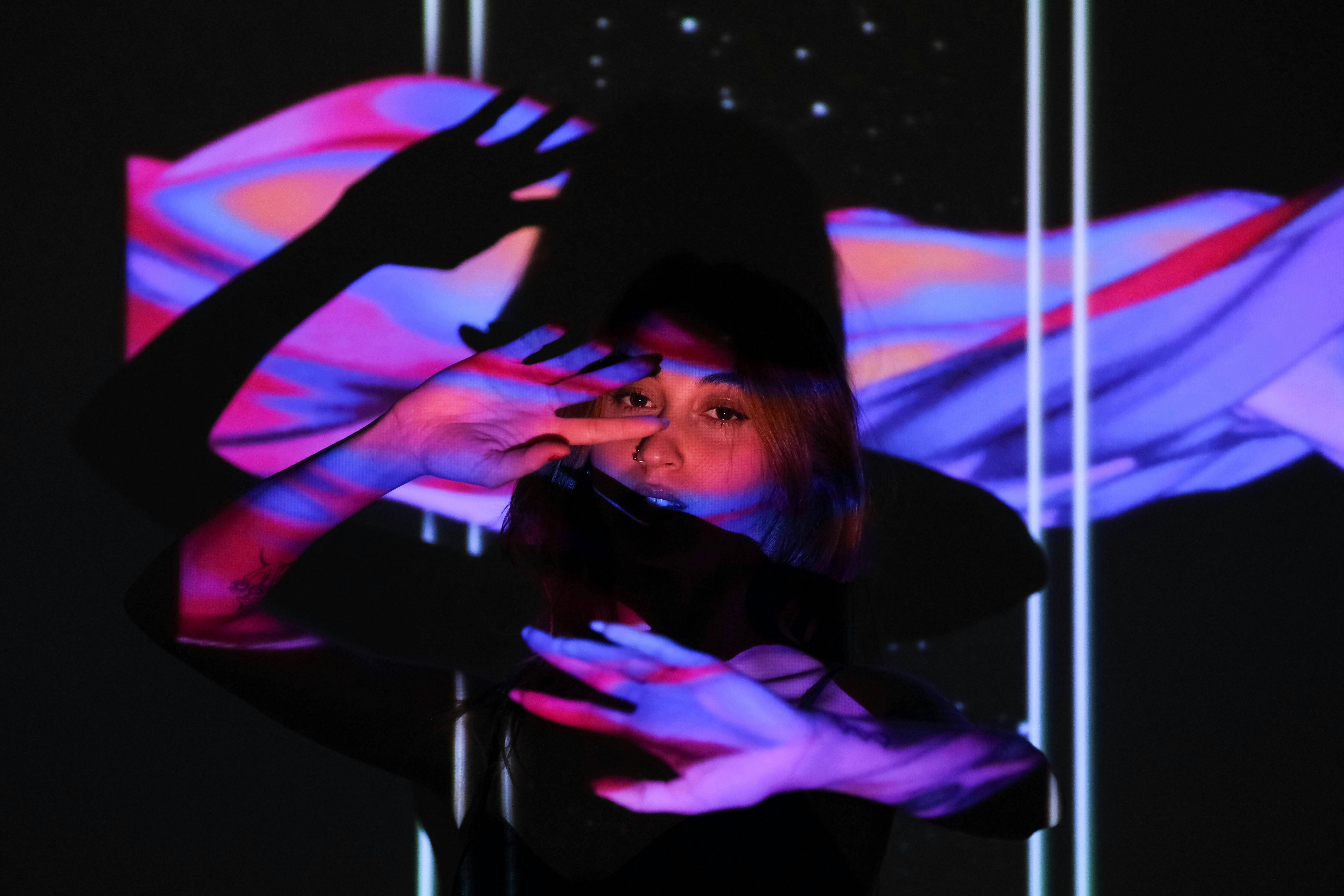 Girl in projection · Free Stock Photo