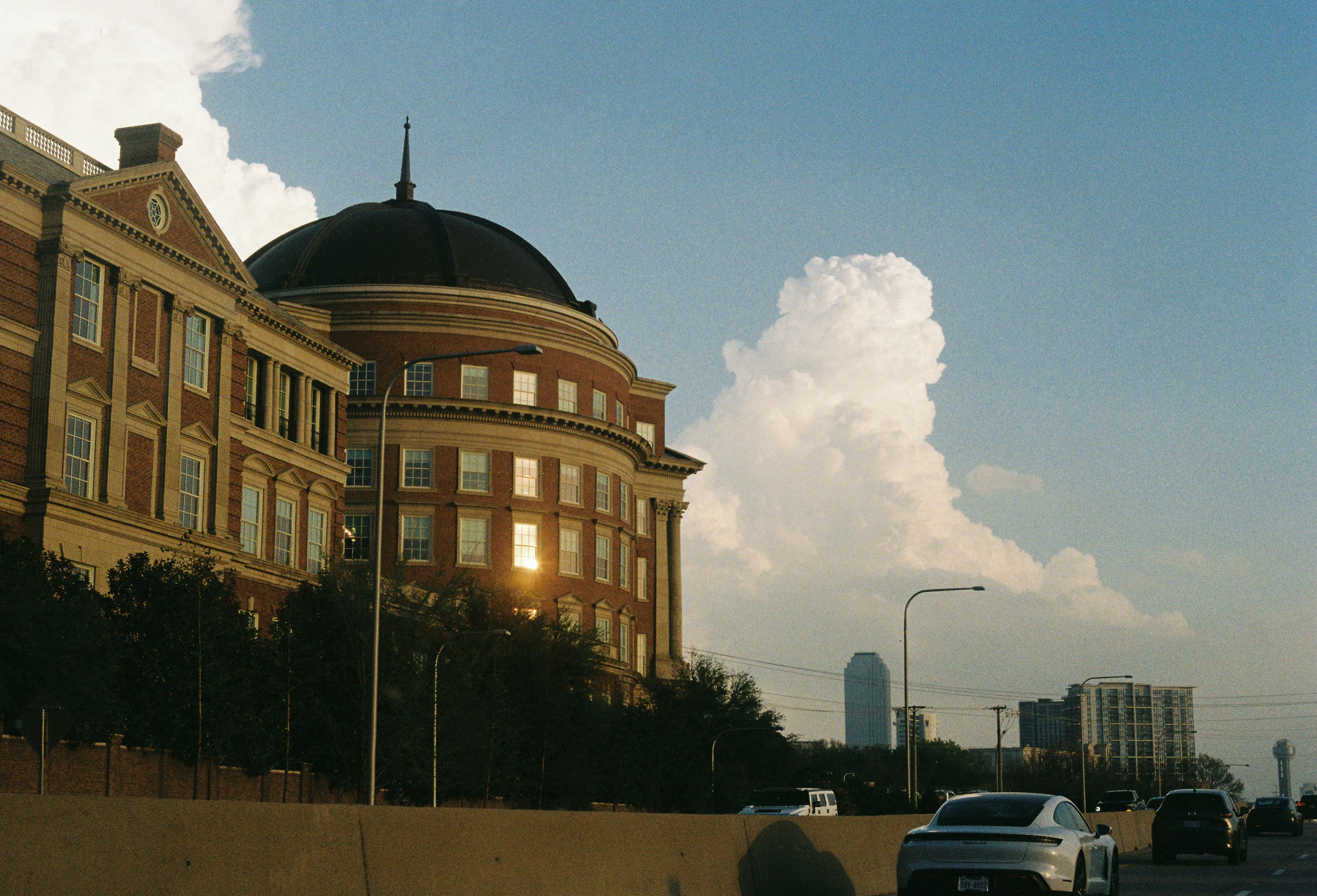 Dome of Old Parkland Hospital in Dallas, USA · Free Stock Photo