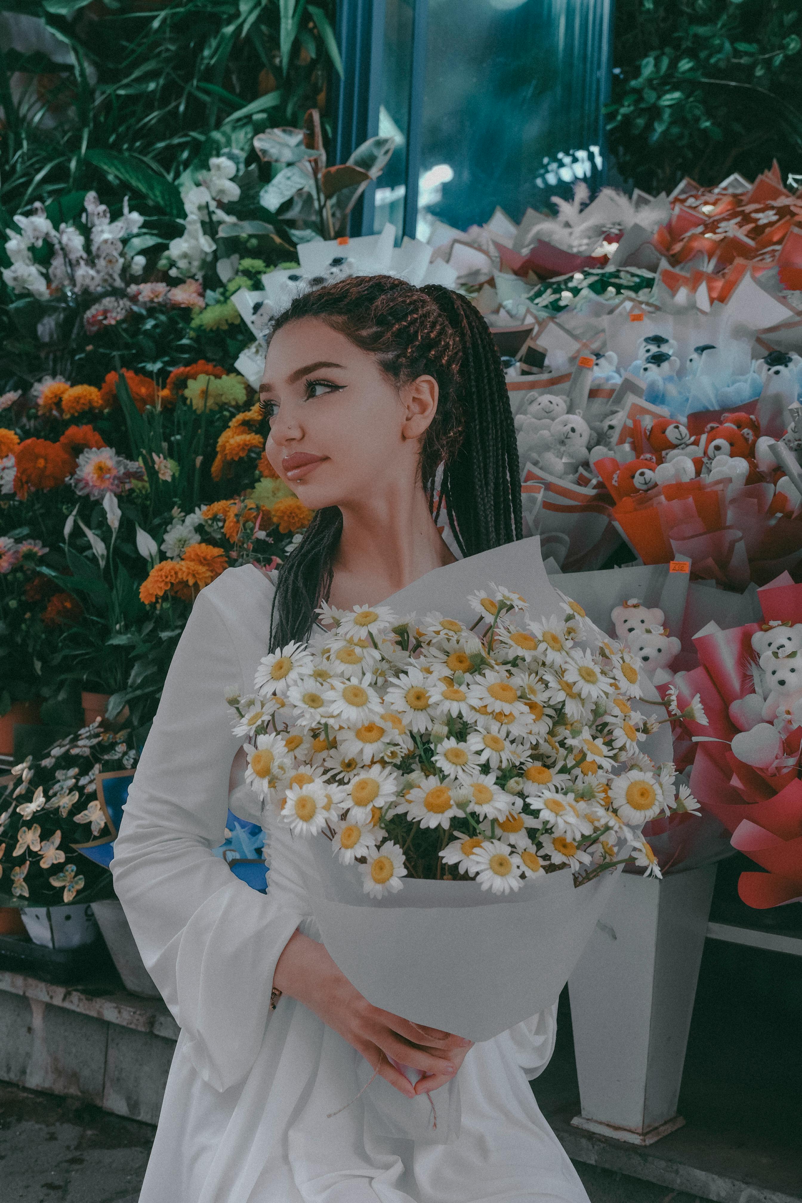 Woman Holding a Bouquet of Daisies at a Flower Shop · Free Stock Photo
