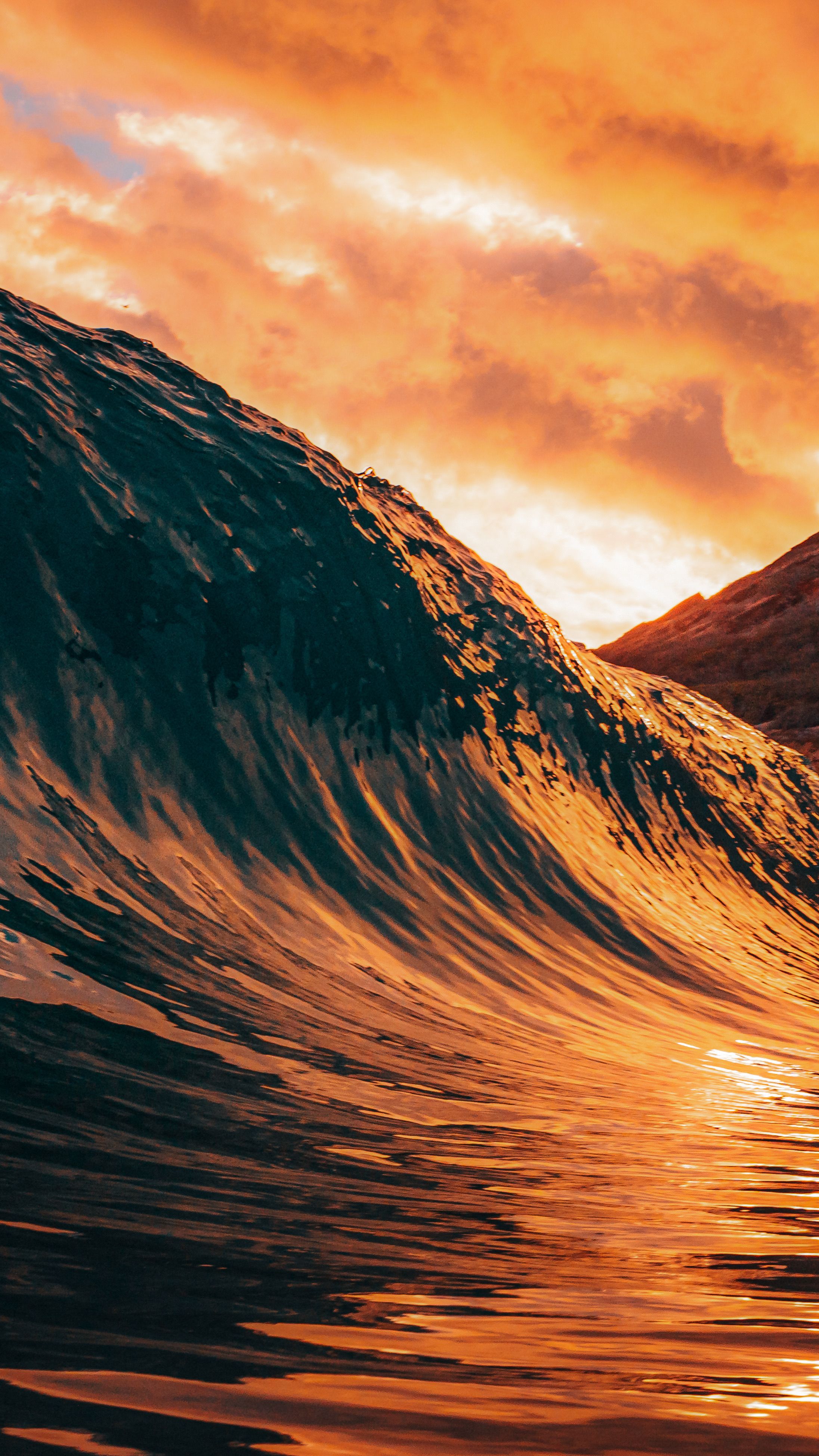 Wave at Dawn · Free Stock Photo