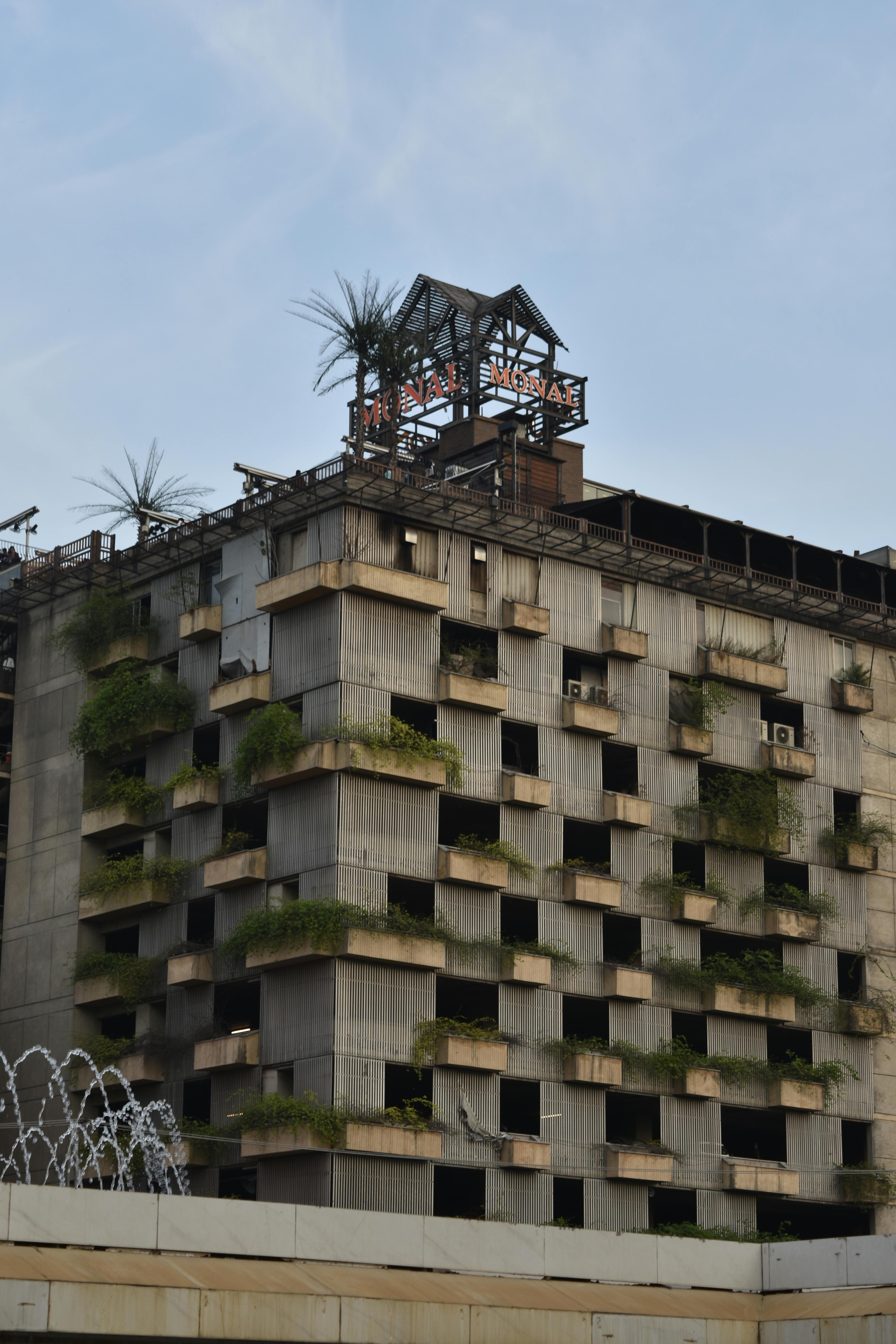 Exterior of an Abandoned Building · Free Stock Photo
