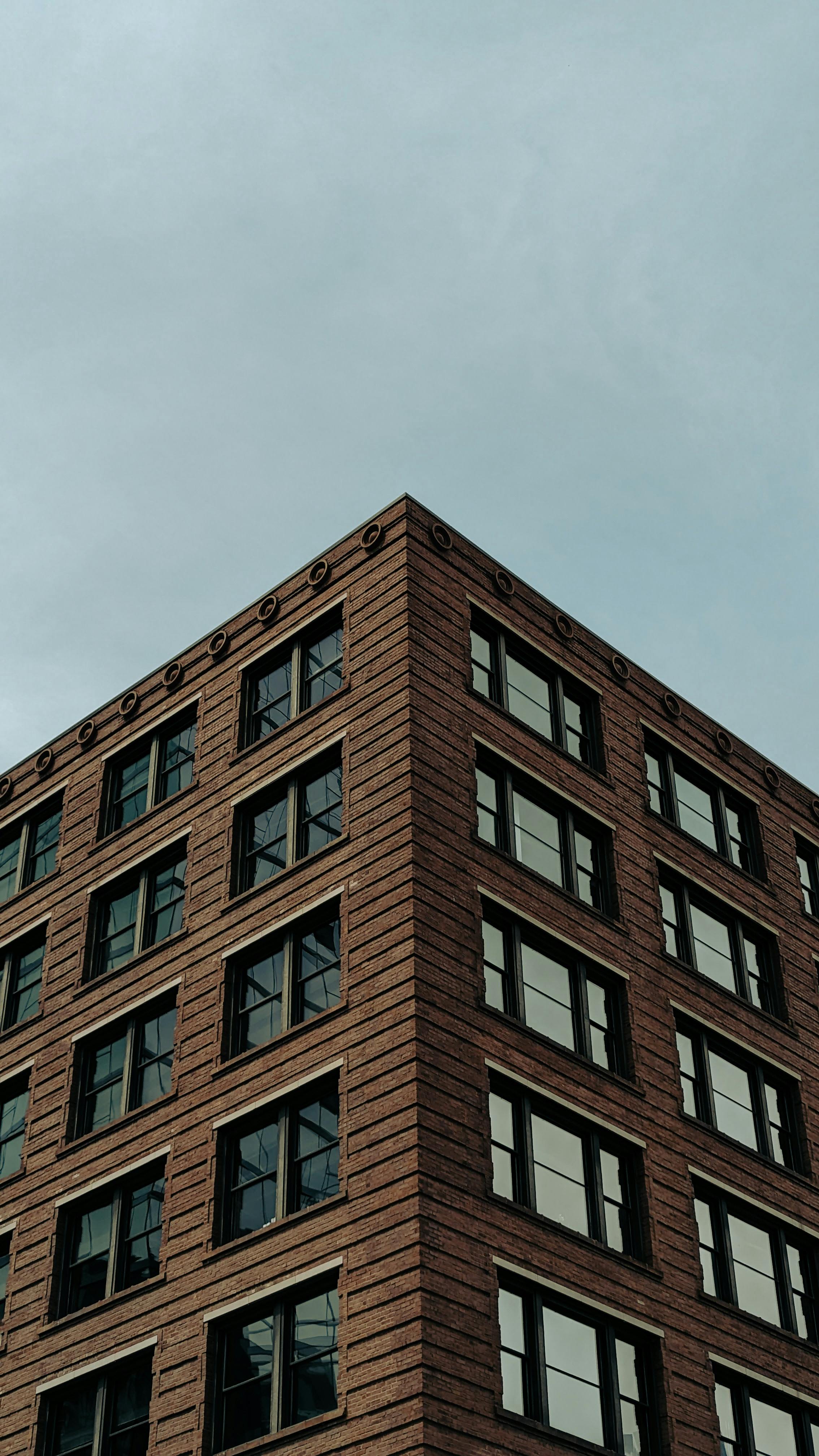 White Concrete Building · Free Stock Photo