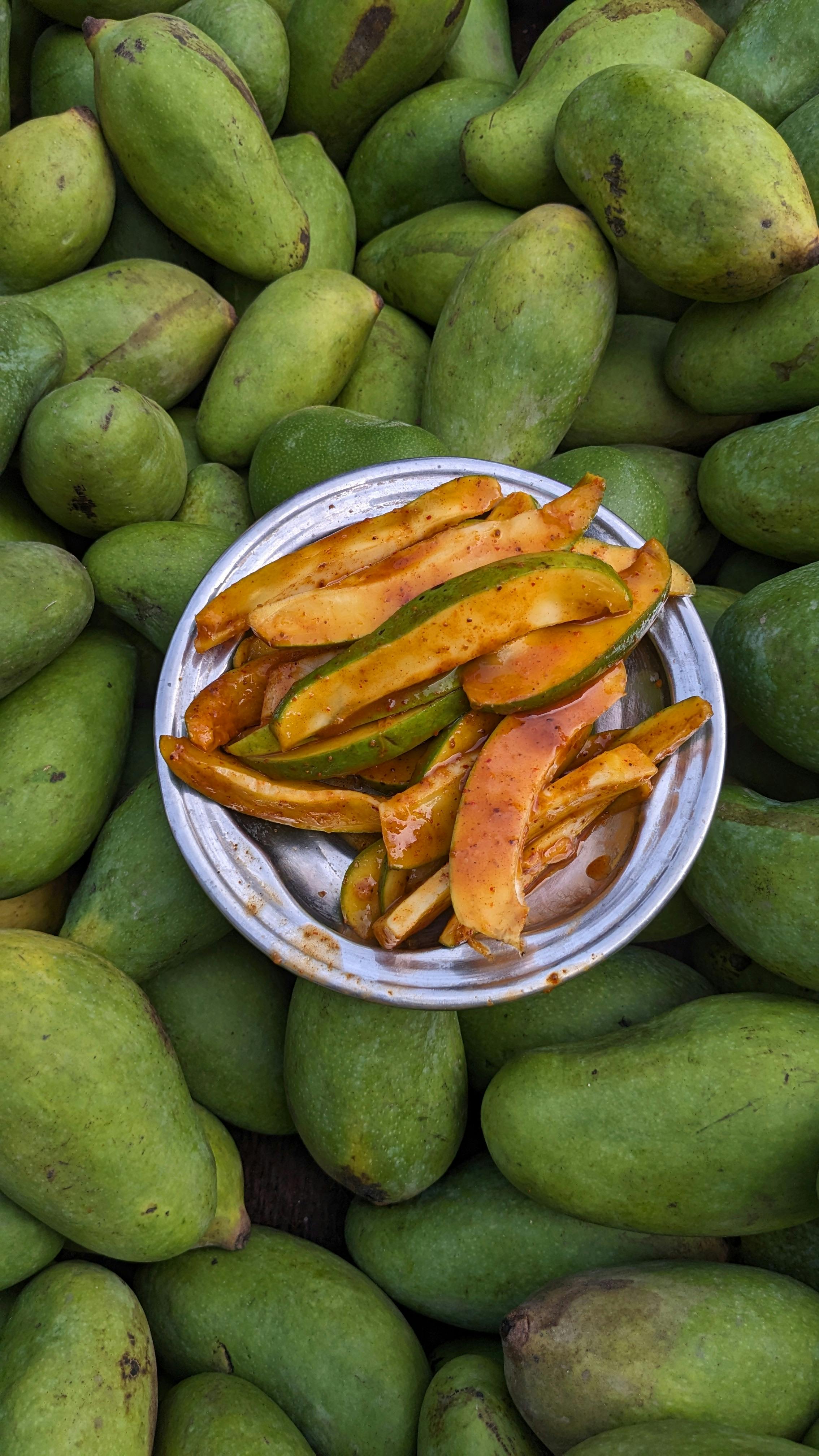 Sliced Mangoes on Plate · Free Stock Photo