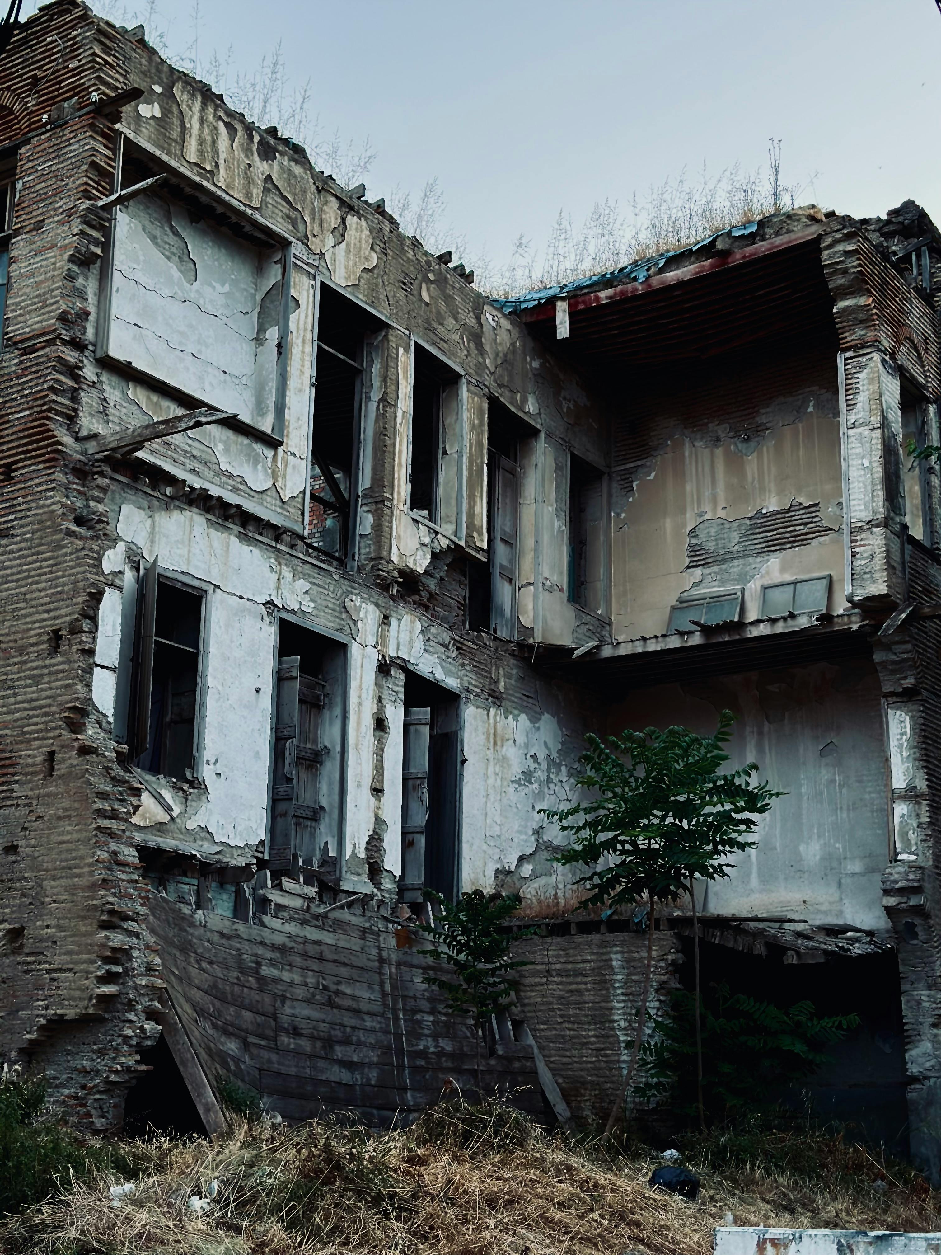 Destroyed House with Fallen Wall · Free Stock Photo