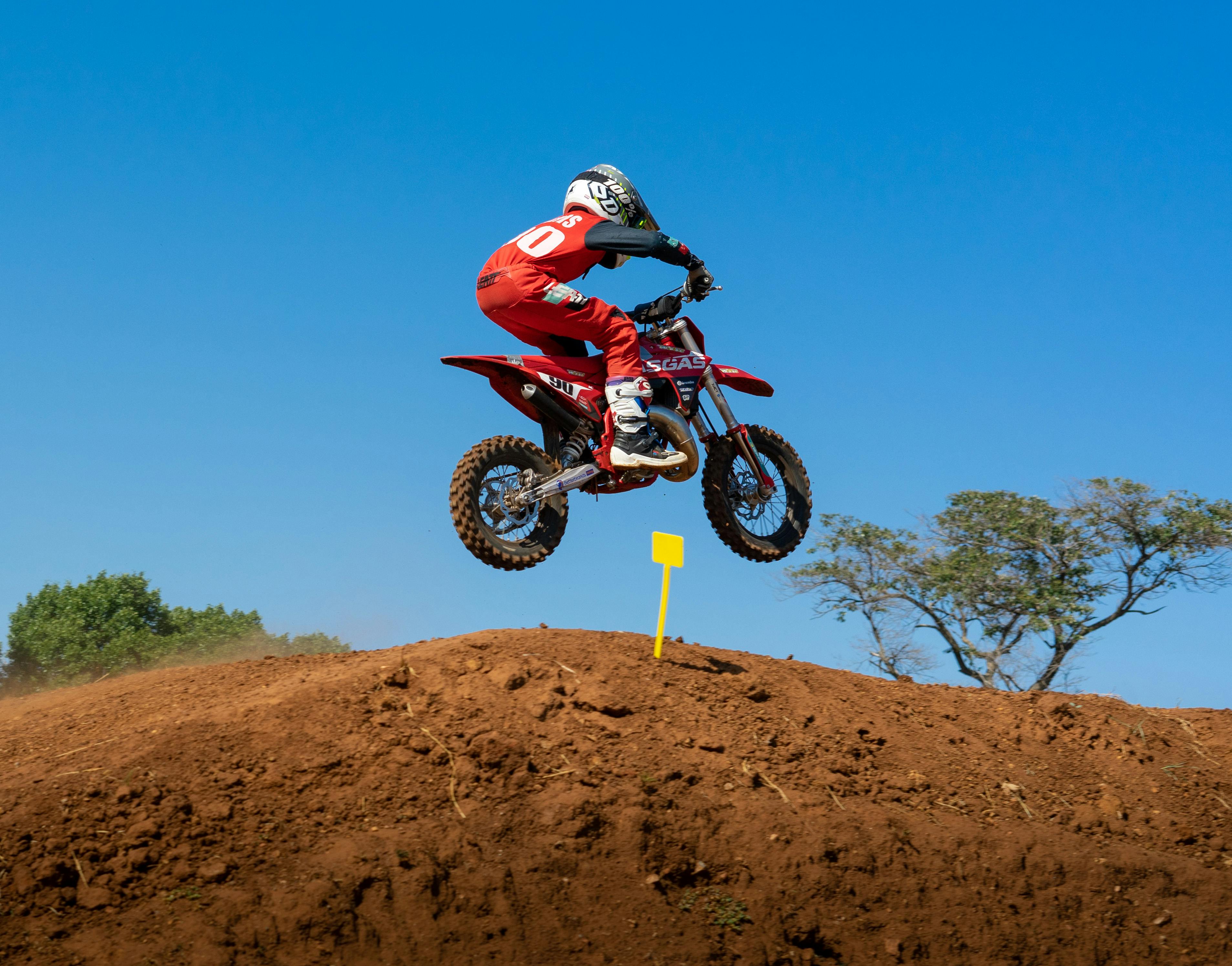 Biker in Enduro Track · Free Stock Photo