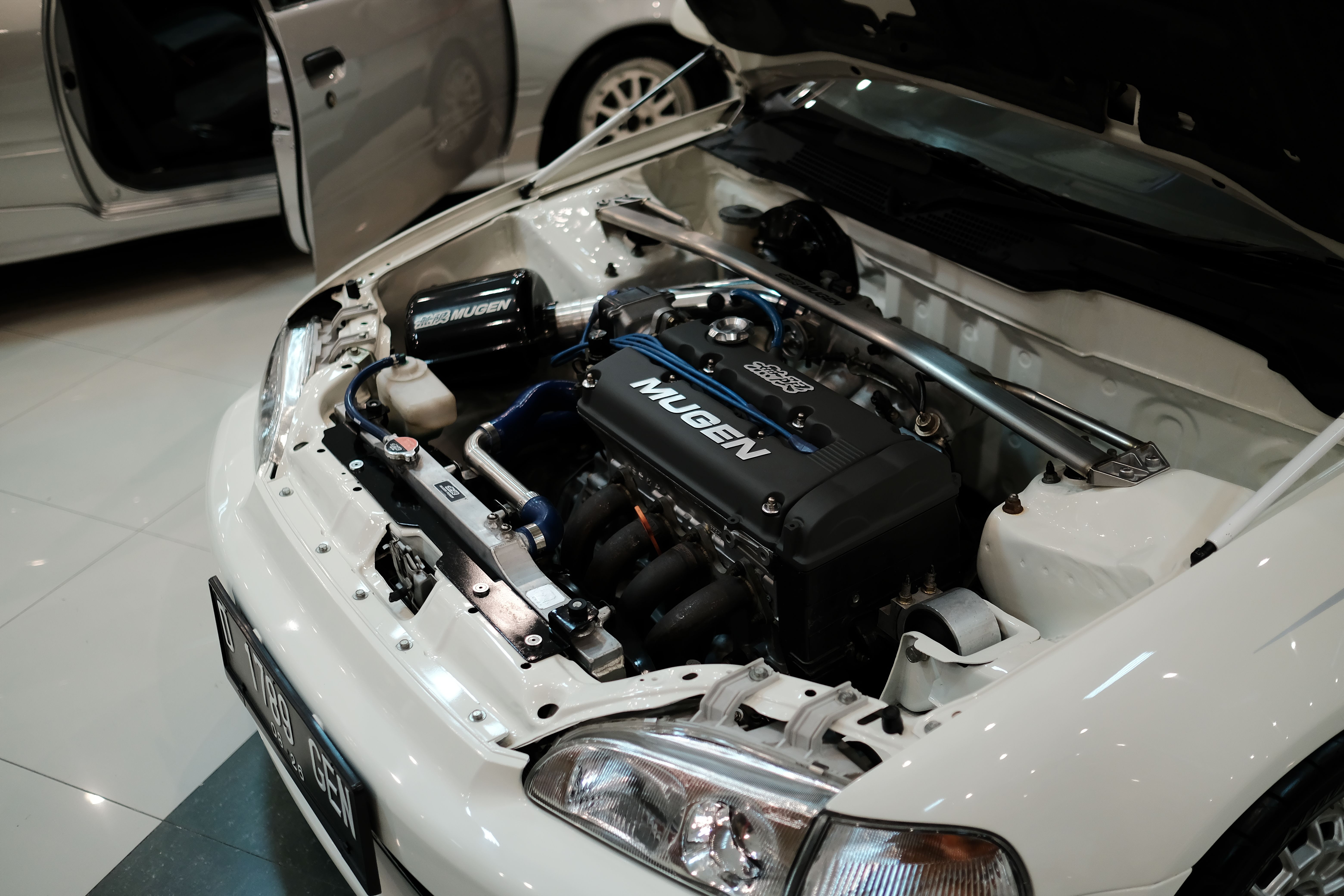 Engine Inside a White Honda Civic · Free Stock Photo