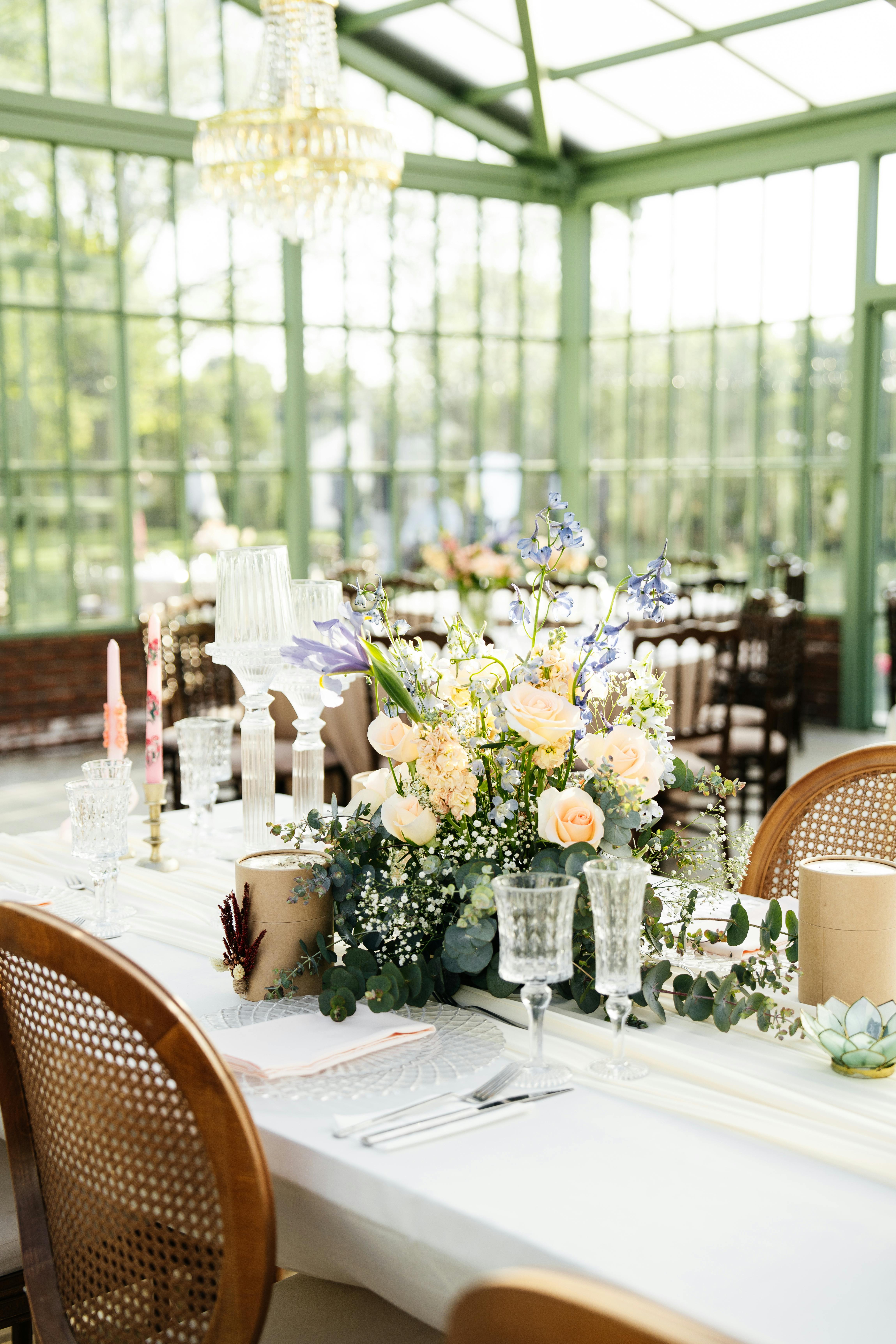 Table Set-Up on a Wedding · Free Stock Photo