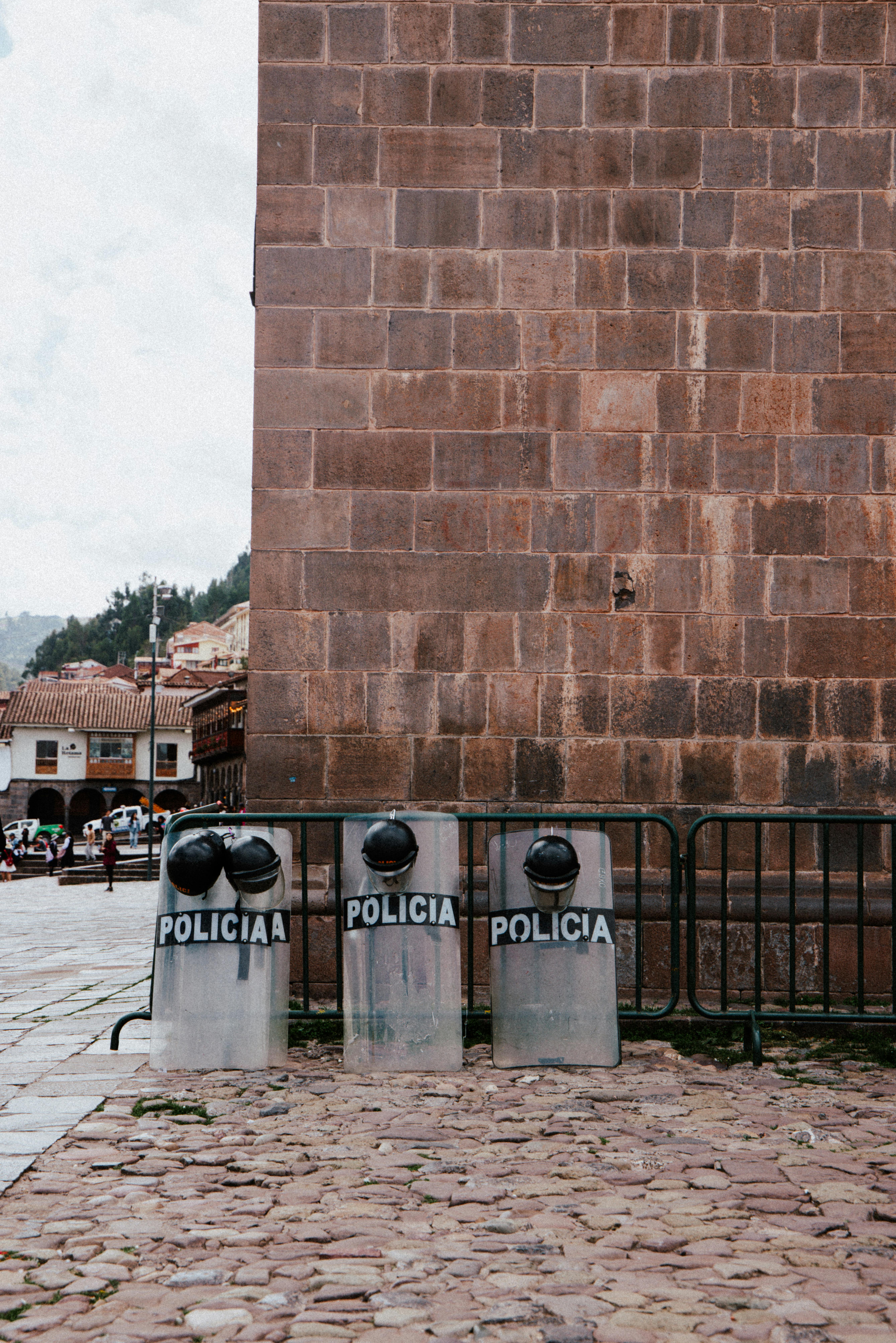 Police Lineup Background Photos, Download The BEST Free Police Lineup ...