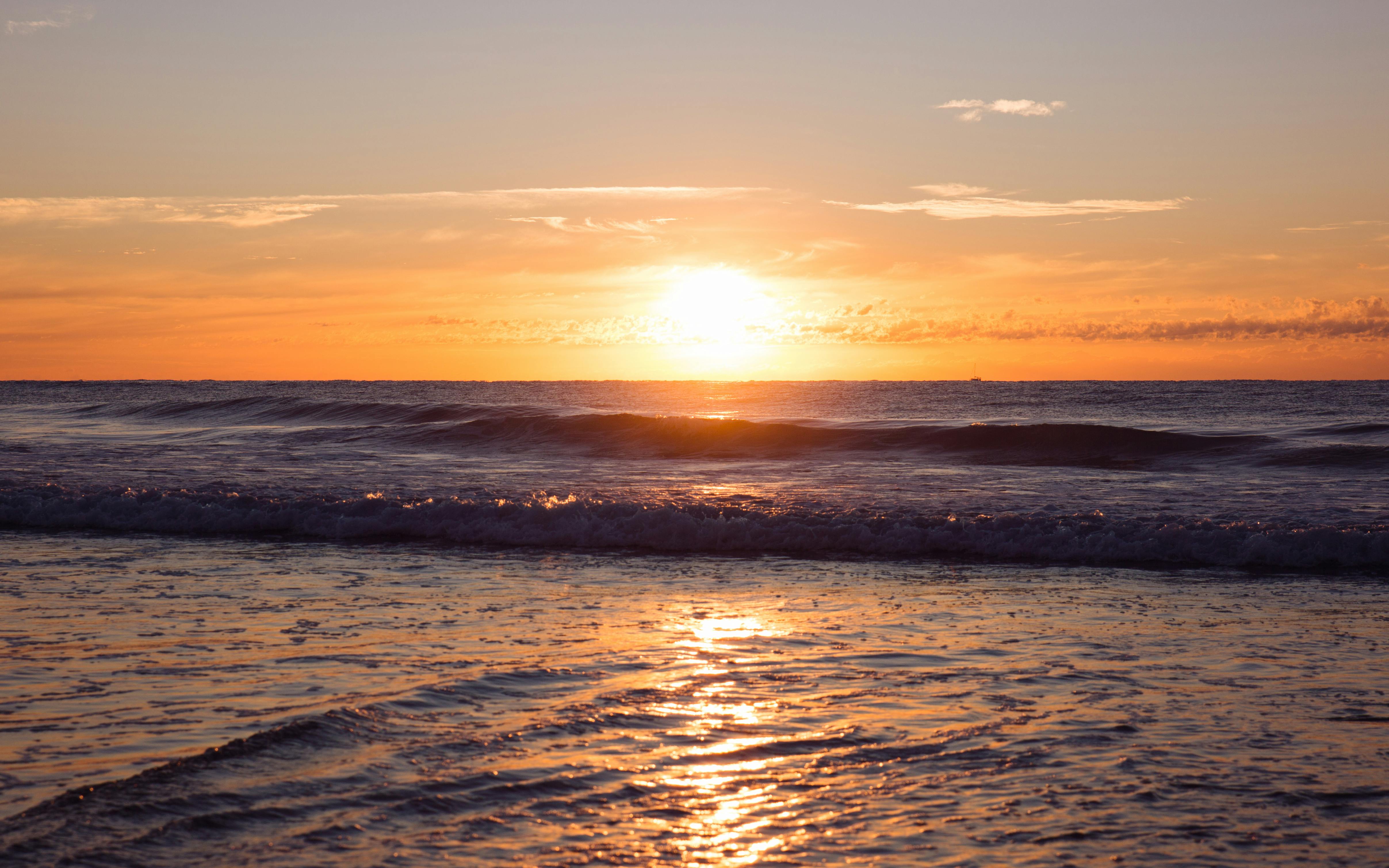 Sea during Golden Hour · Free Stock Photo