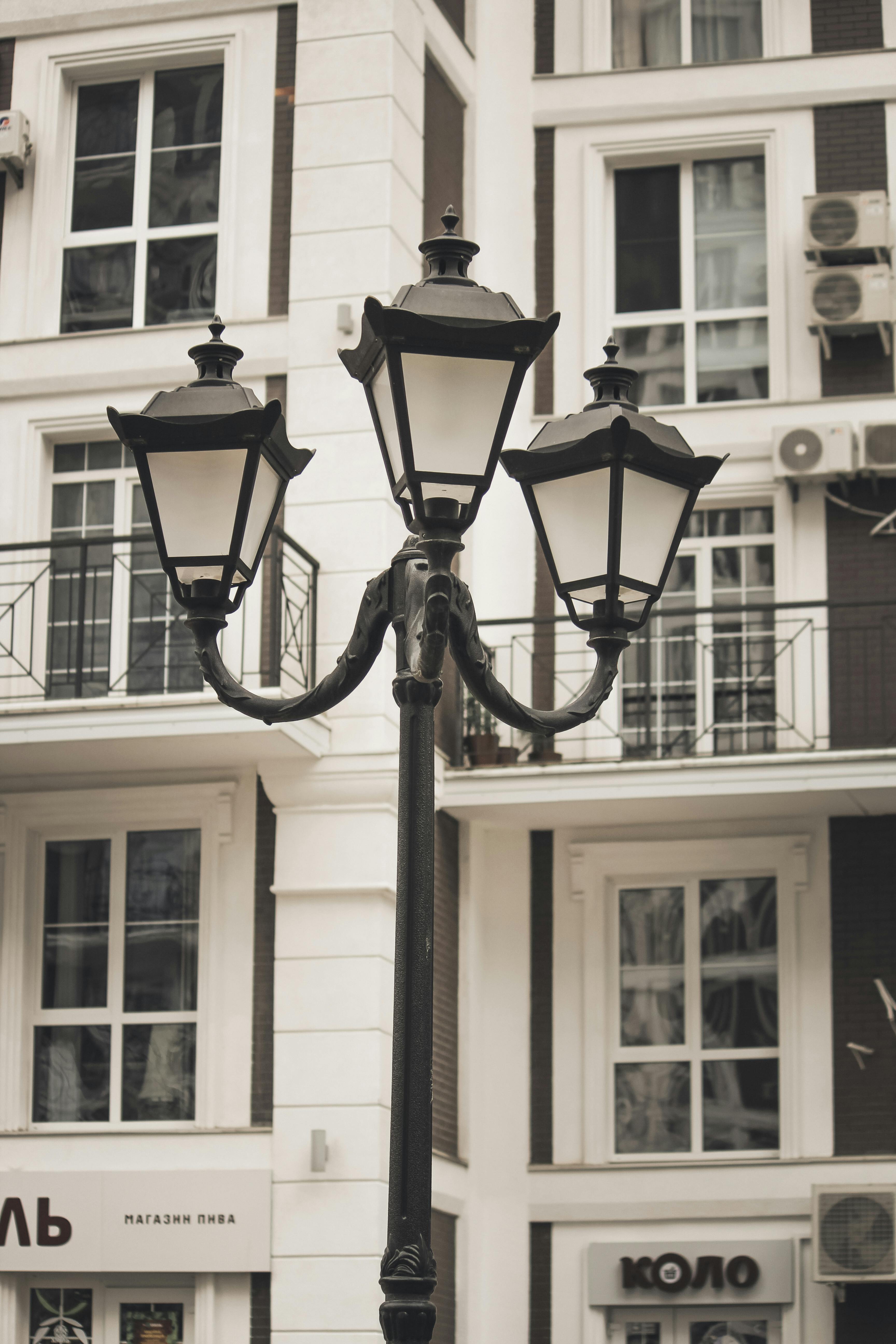Close-up Photography of a Streetlight · Free Stock Photo