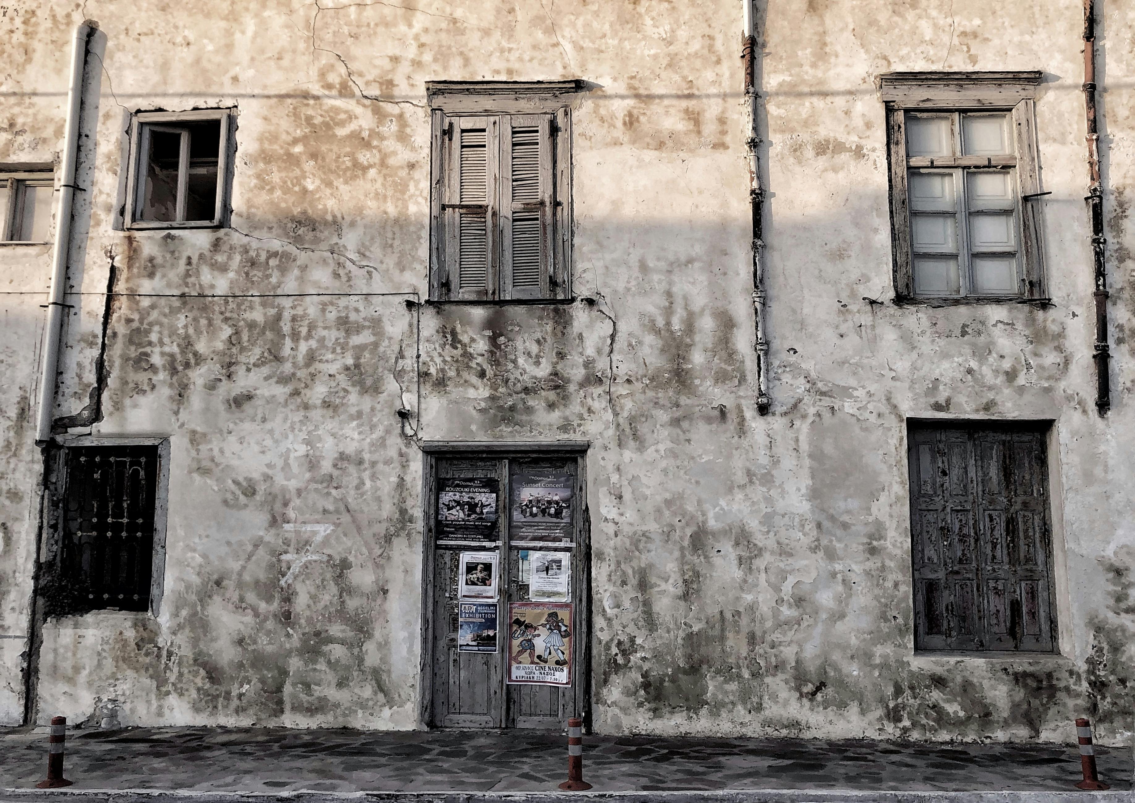 Concrete Building · Free Stock Photo