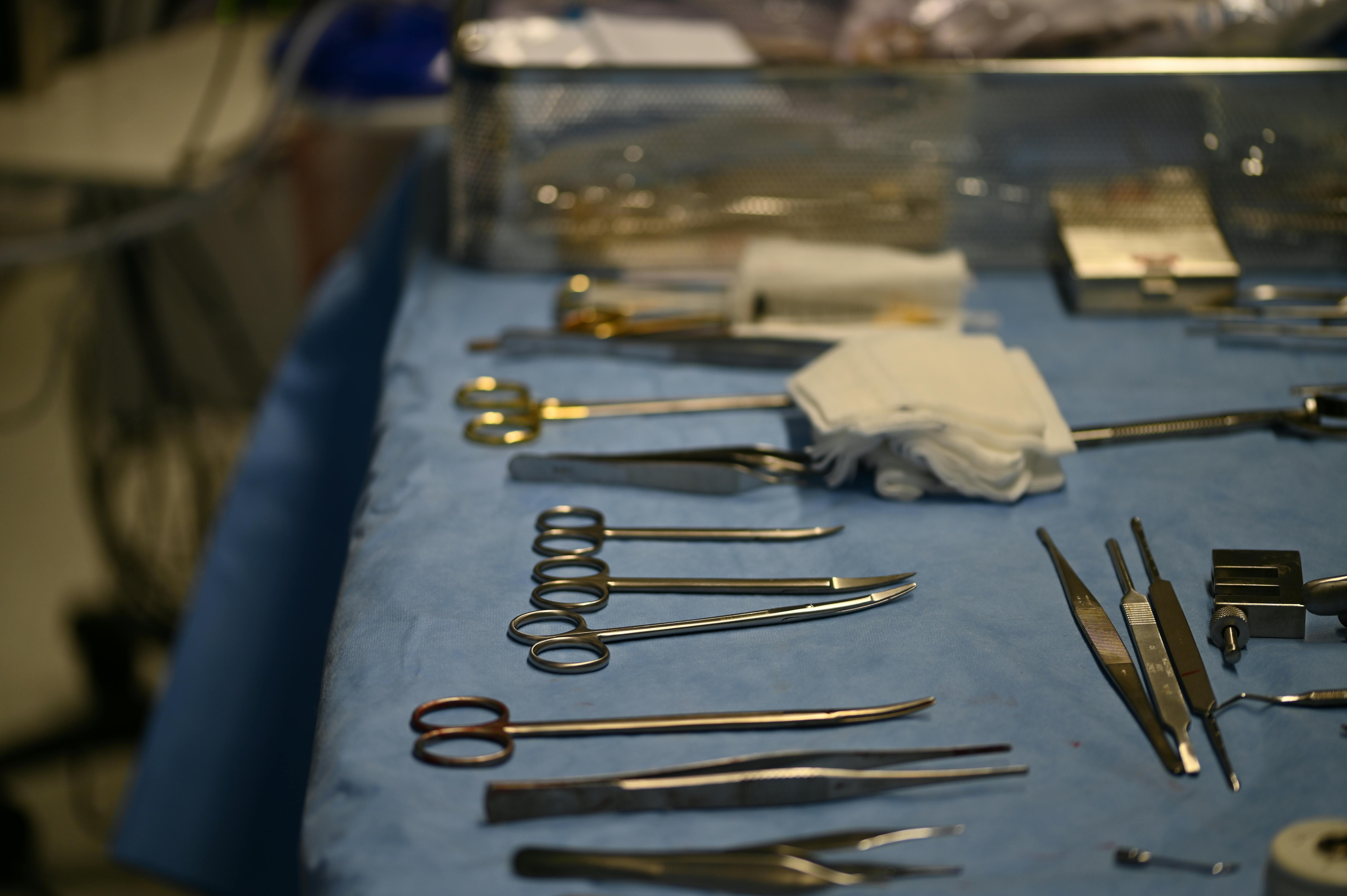 Surgical Trays Photos, Download The BEST Free Surgical Trays Stock ...