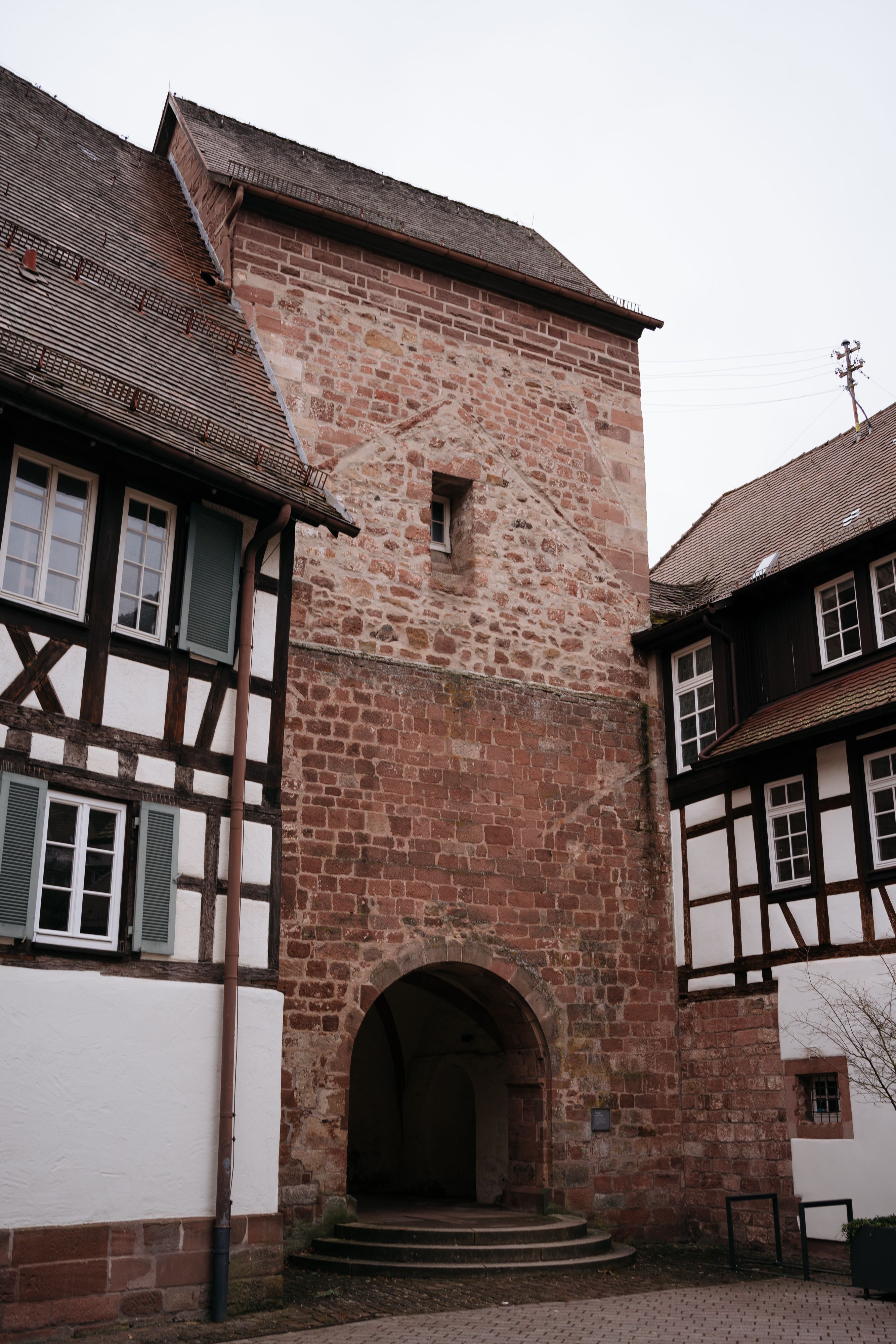 A building with a tower and windows · Free Stock Photo