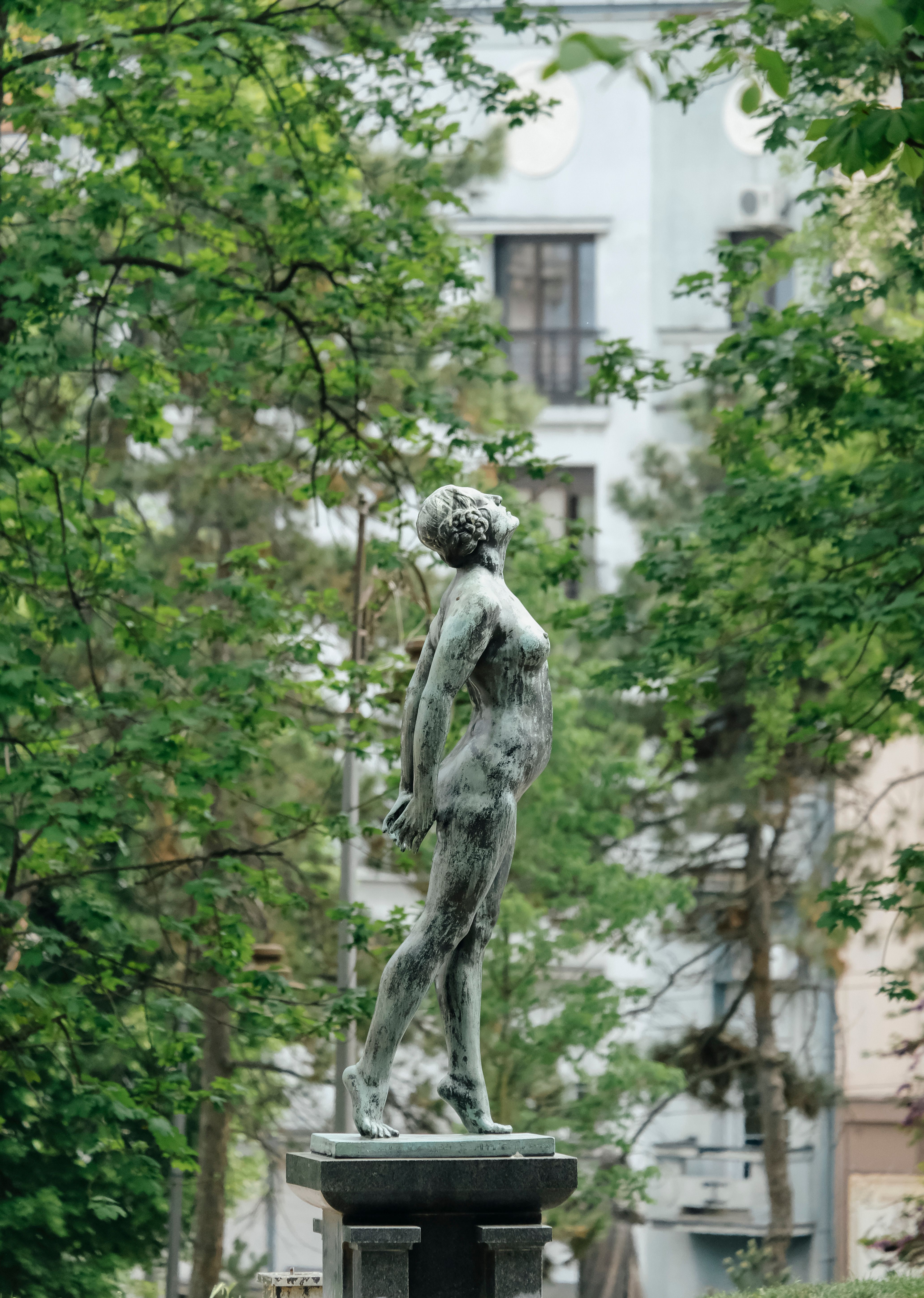 Statue in Park · Free Stock Photo