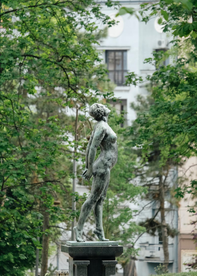 Crying Statue Photos, Download The BEST Free Crying Statue Stock Photos ...