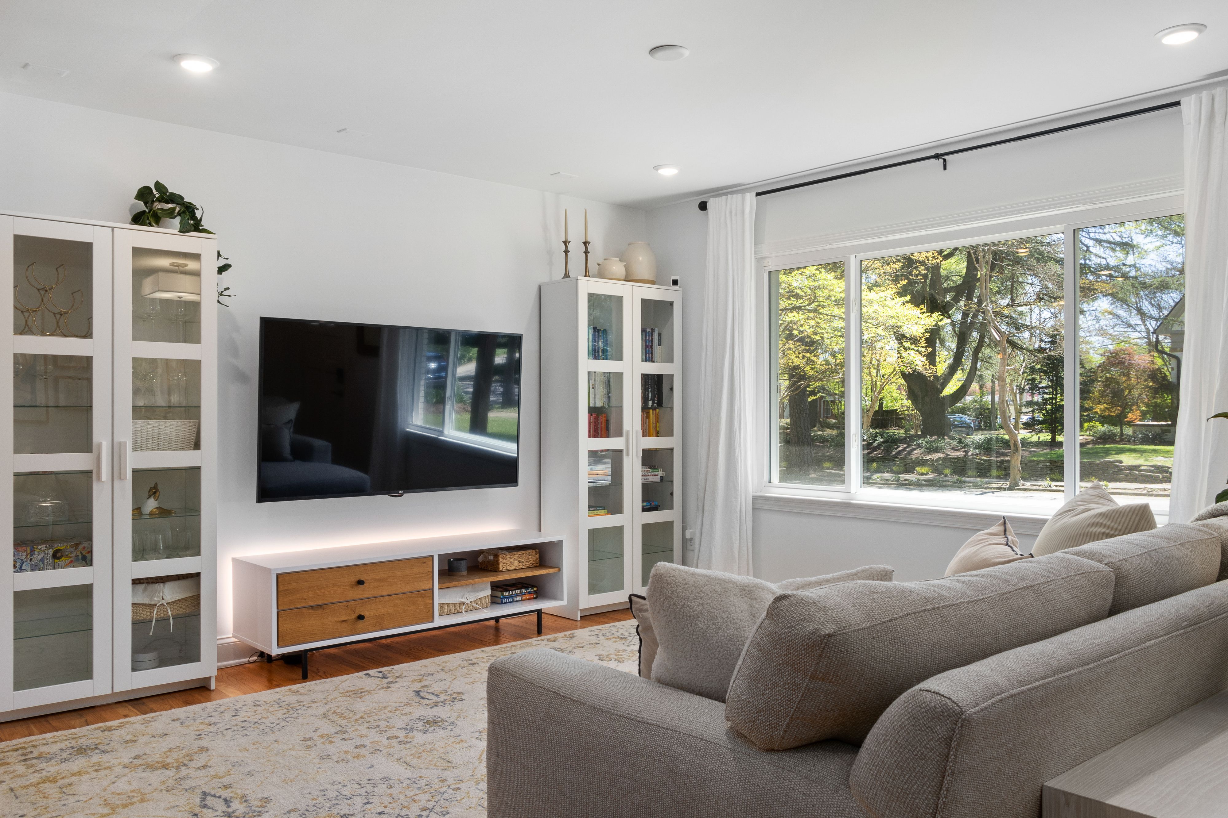 TV in front of Sofa in Living Room · Free Stock Photo