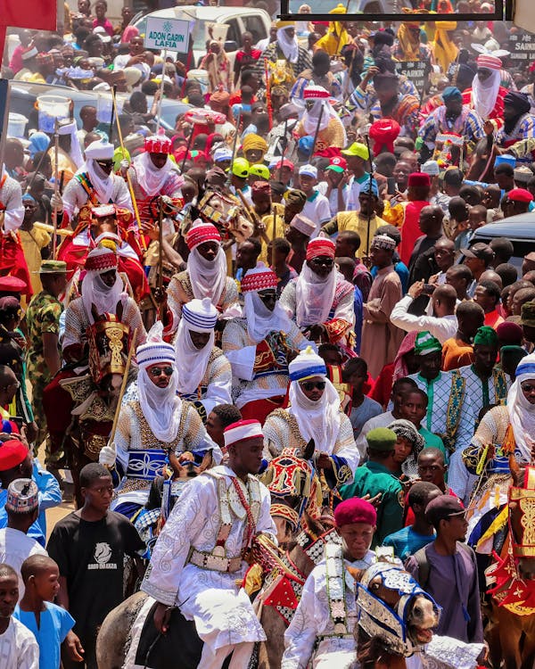 Crowd Of Peoples Photos, Download The BEST Free Crowd Of Peoples Stock ...