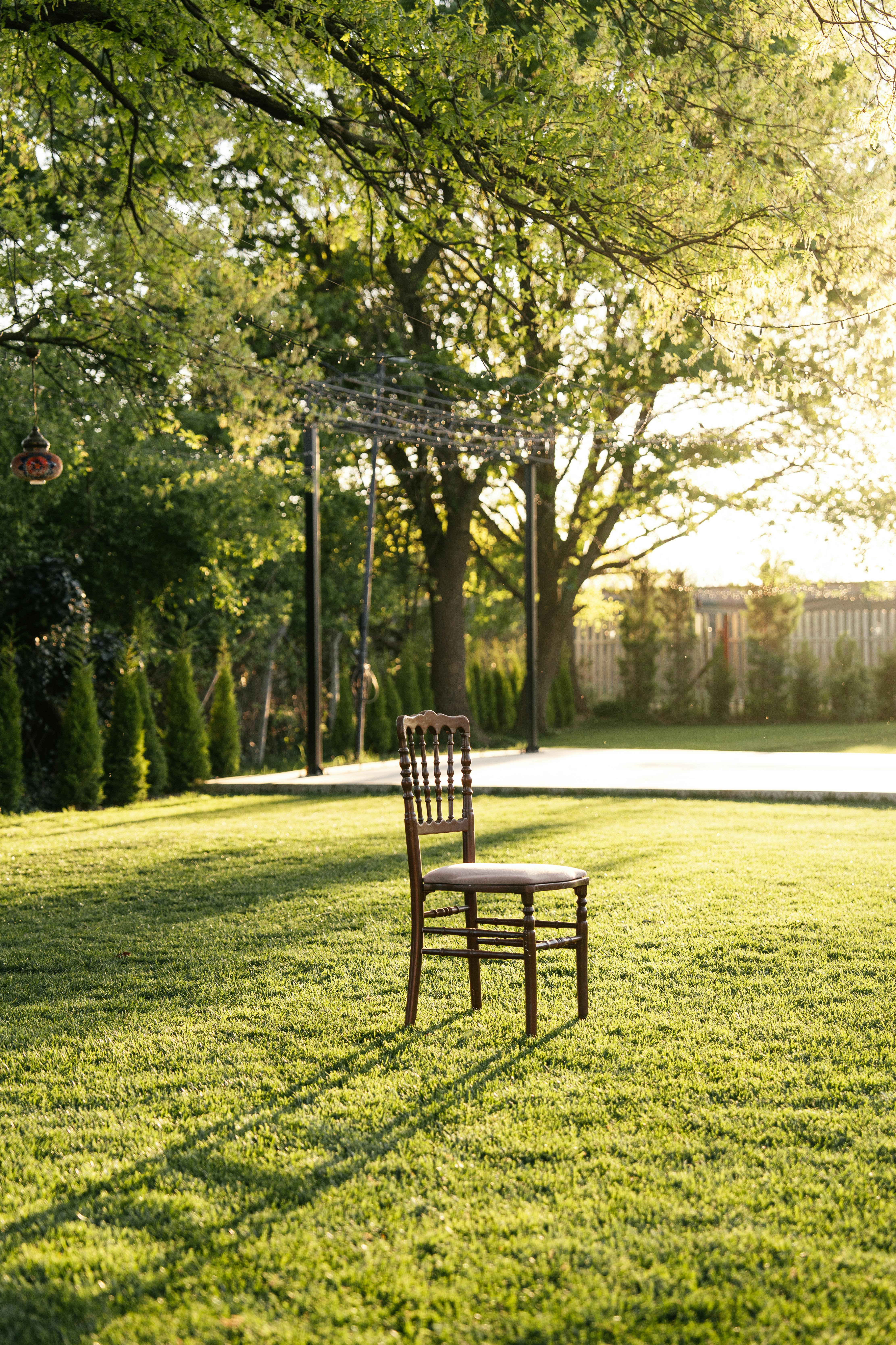 Chair Standing In the Field · Free Stock Photo