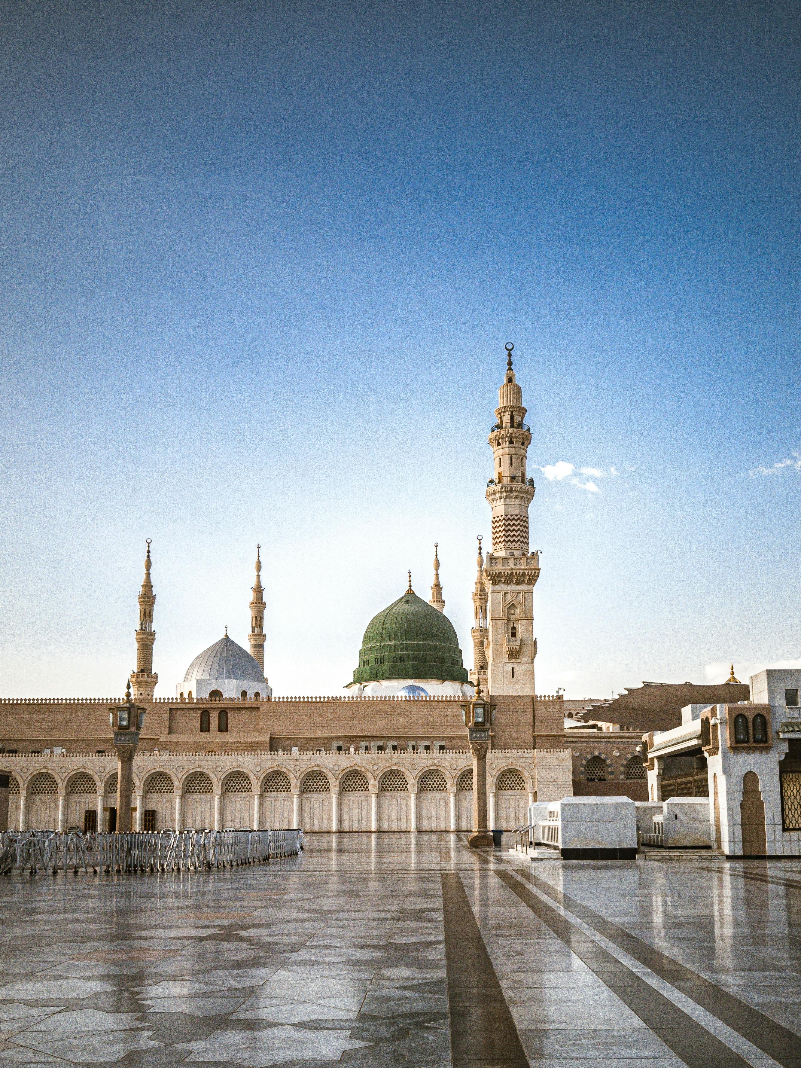 Tombs of Prophet Muhammad and Caliphs in Medina · Free Stock Photo
