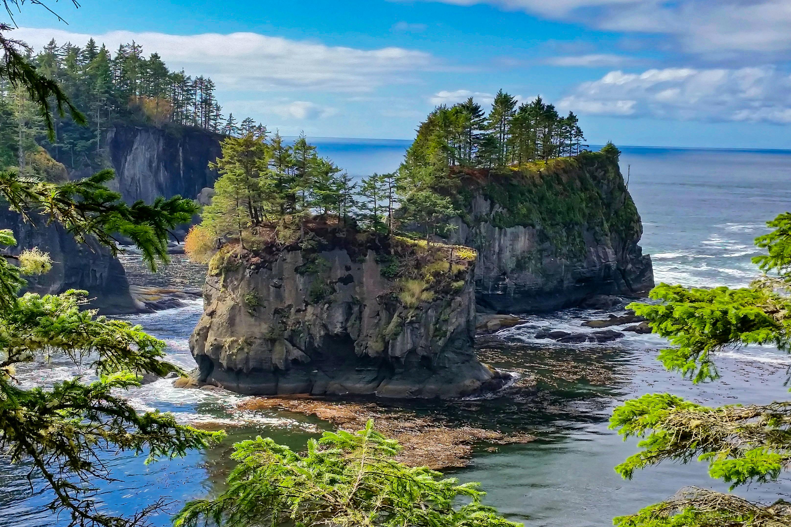 Brown Rock Formation on Seashore · Free Stock Photo