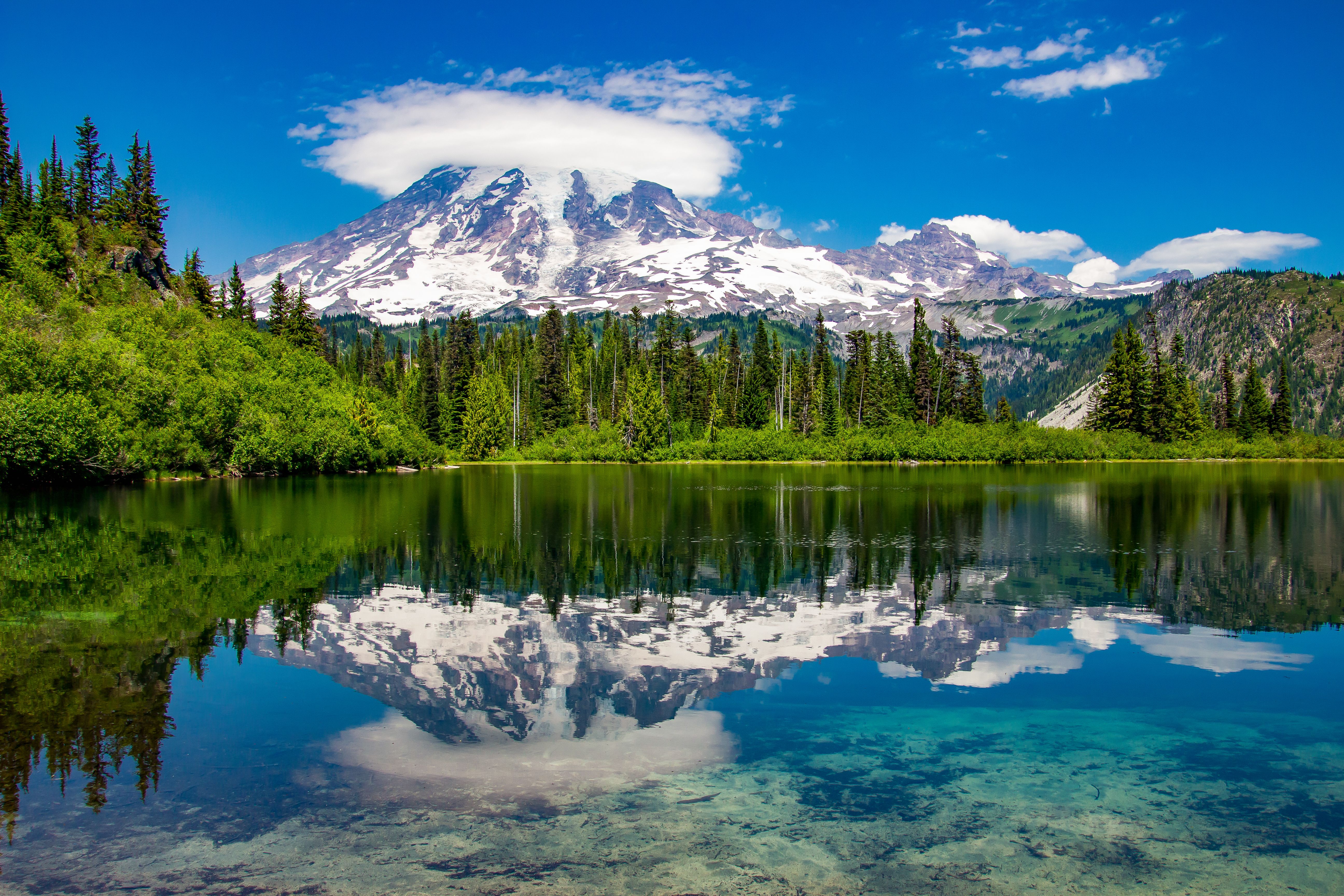 Lake under Mount Rainier in USA · Free Stock Photo