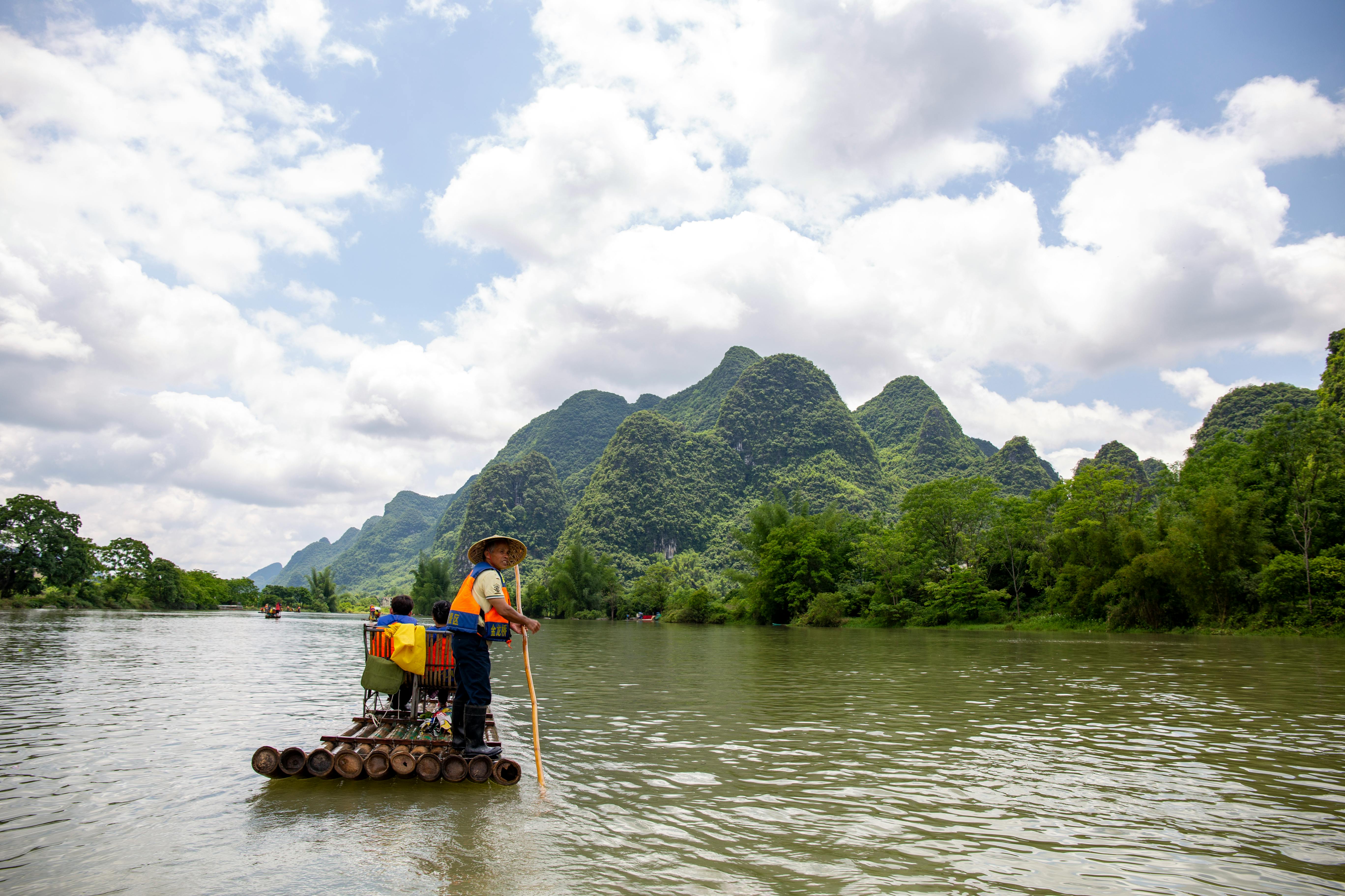 Man Steering Raft in Vietnam · Free Stock Photo