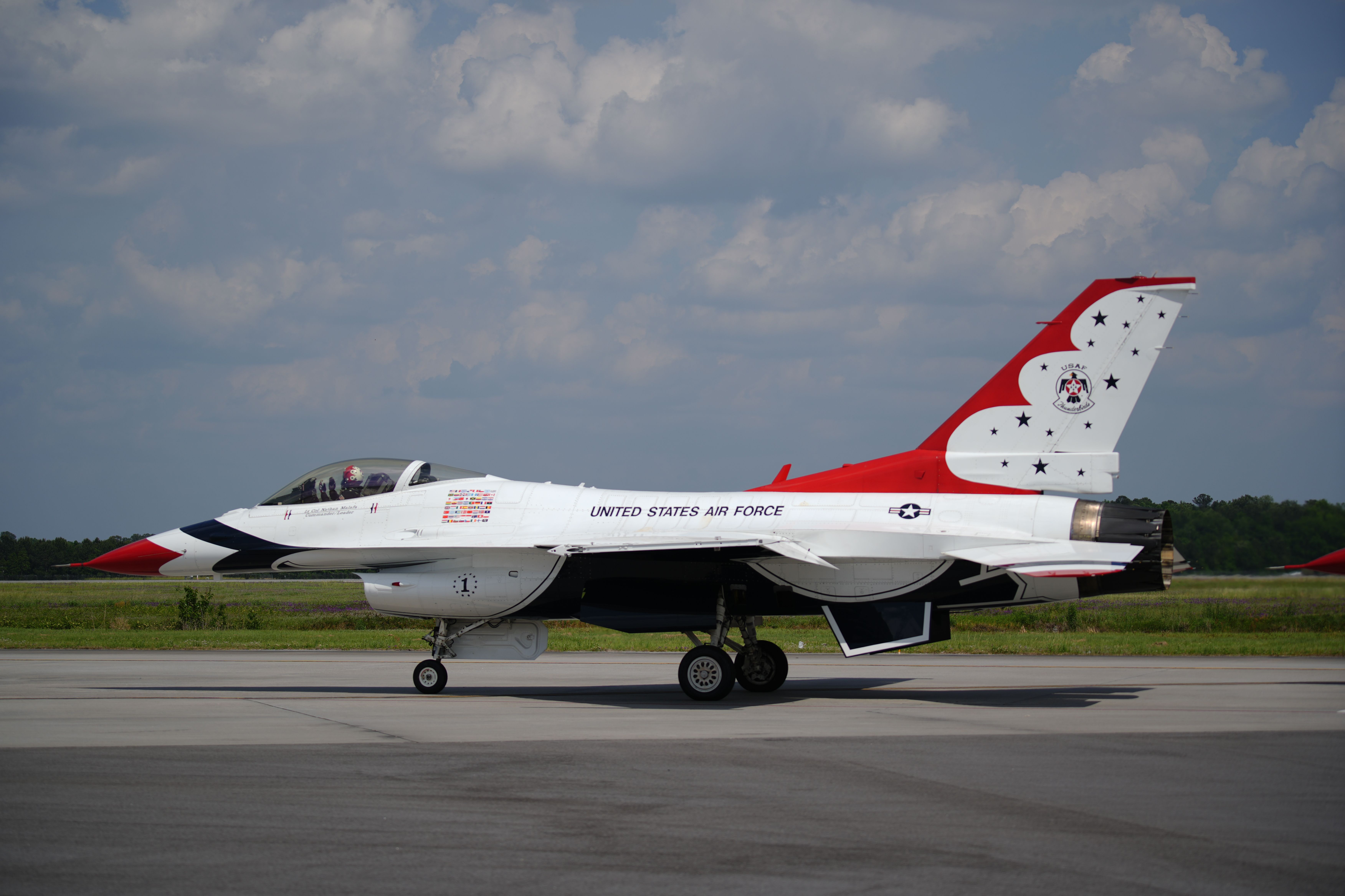 F-16 of the Thundebirds USAF Air Demonstration Squadron · Free Stock Photo