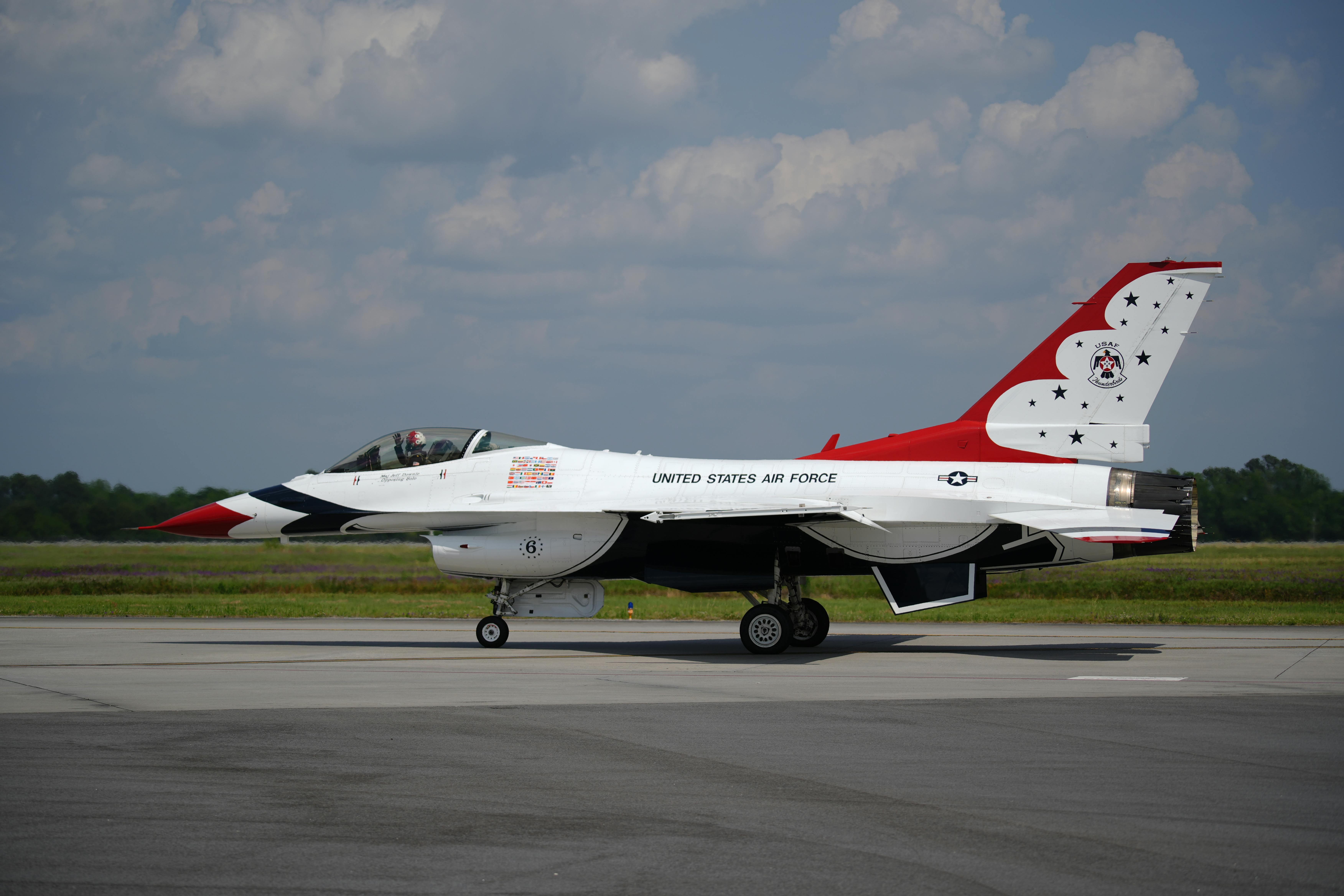 Fighter Jet Starting at a Runway · Free Stock Photo
