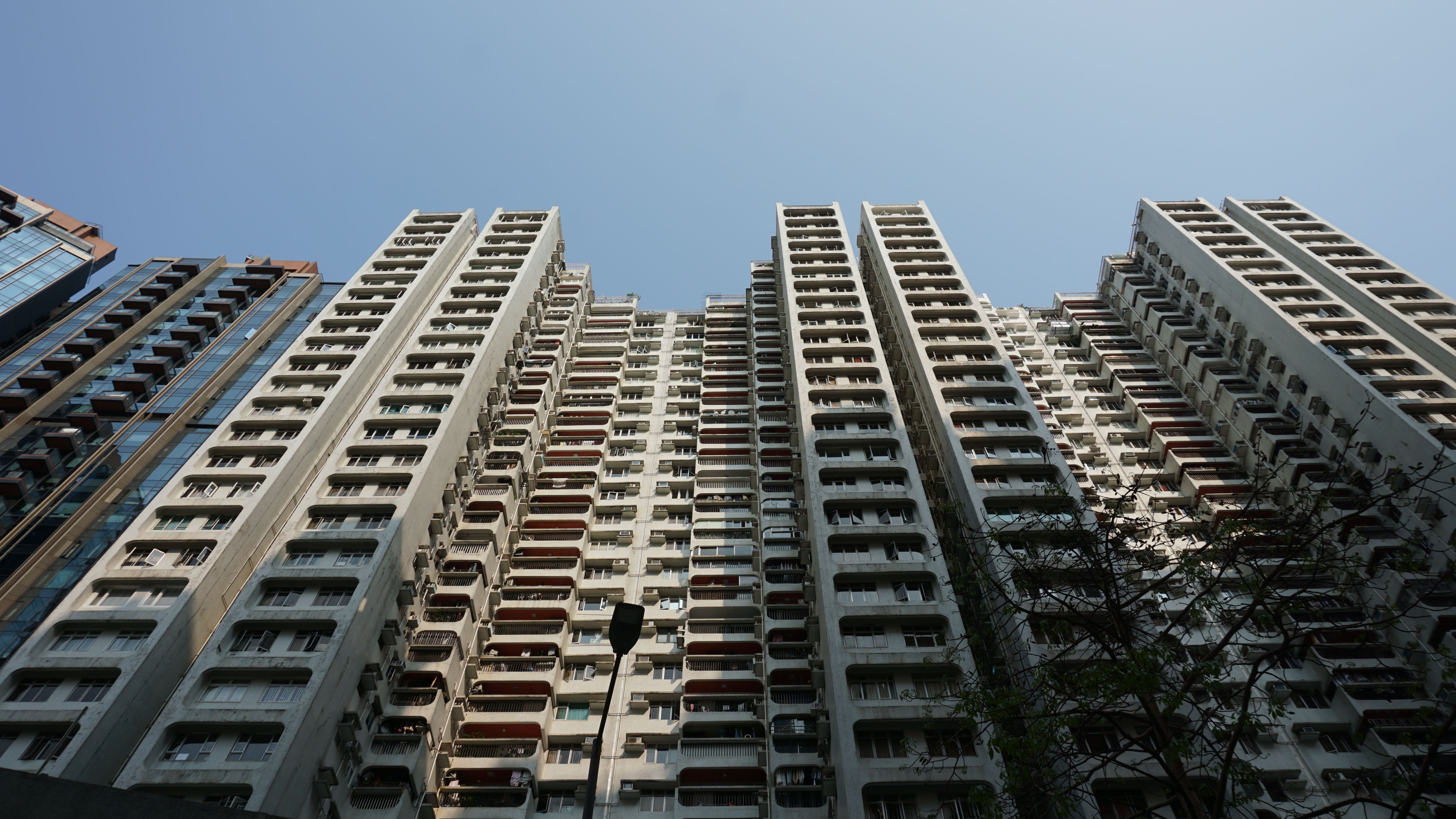 Low Angle Shot of an Apartment Block · Free Stock Photo