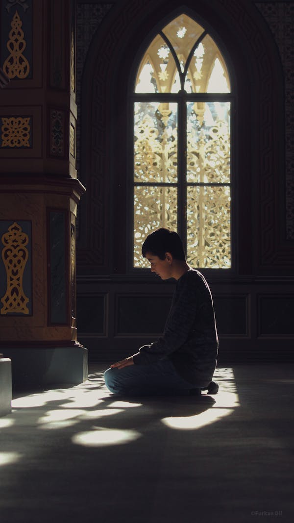 Kneeling In Prayer Photos, Download The BEST Free Kneeling In Prayer ...