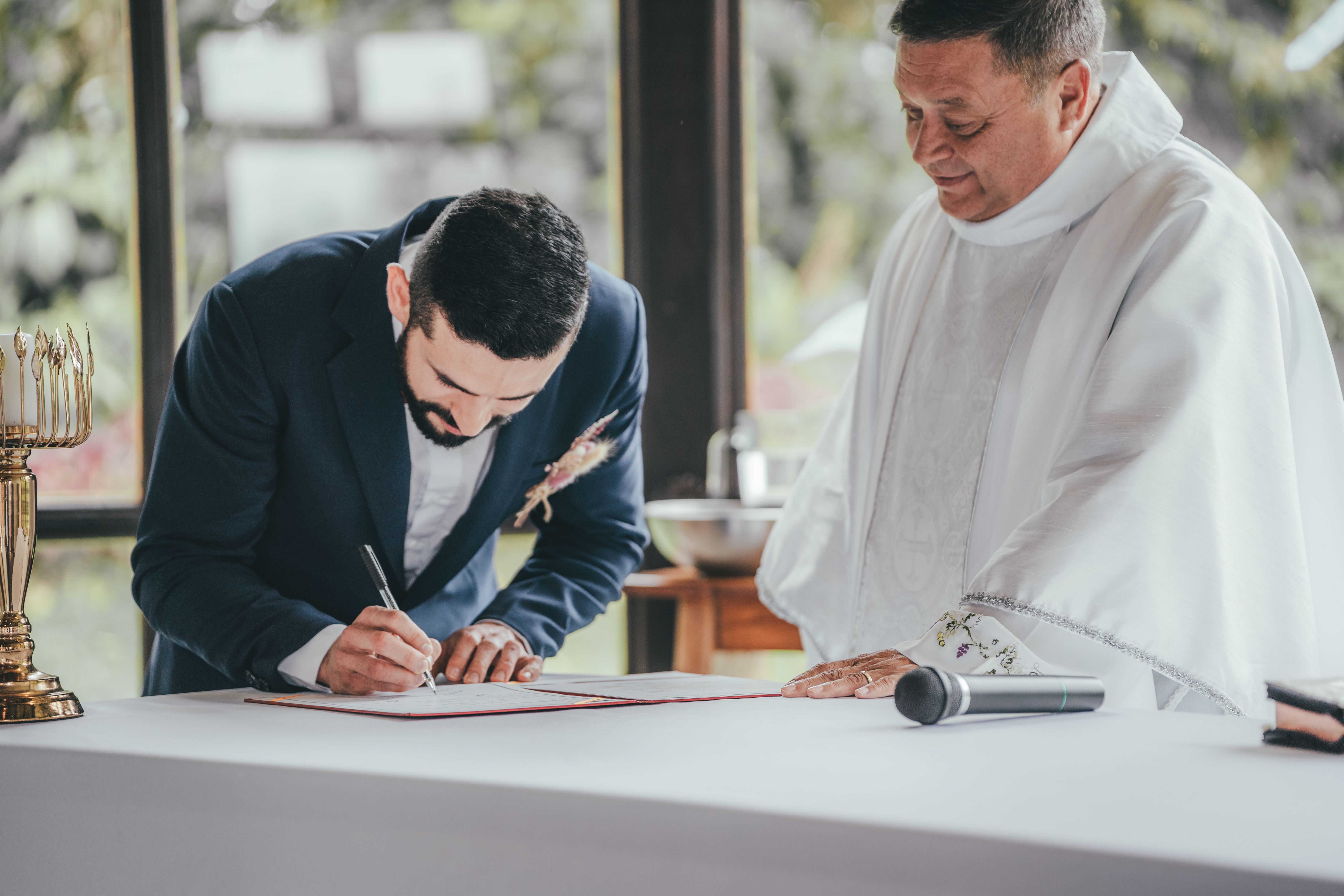 Signing Da Photos, Download The BEST Free Signing Da Stock Photos & HD ...