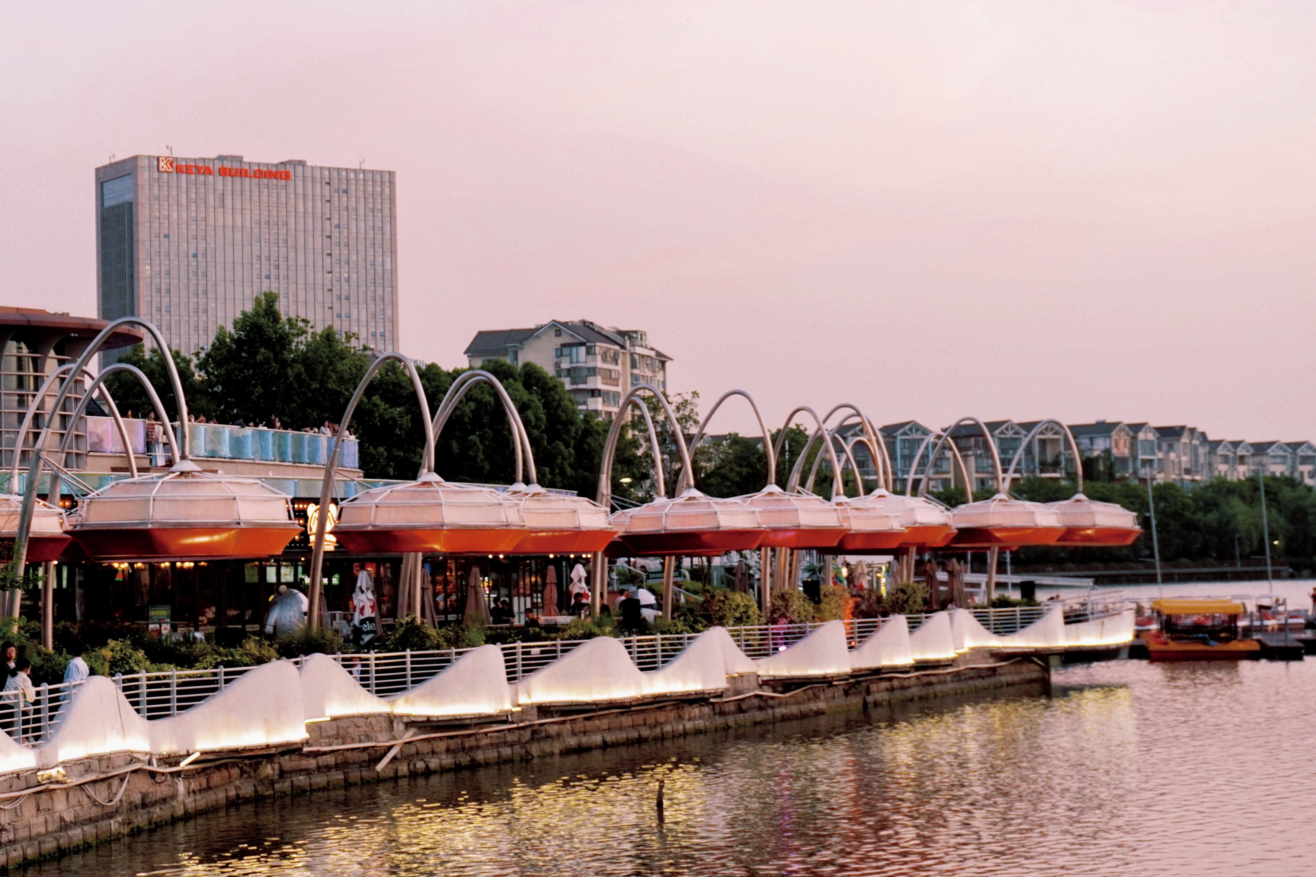 Promenade with Restaurants by River in City · Free Stock Photo