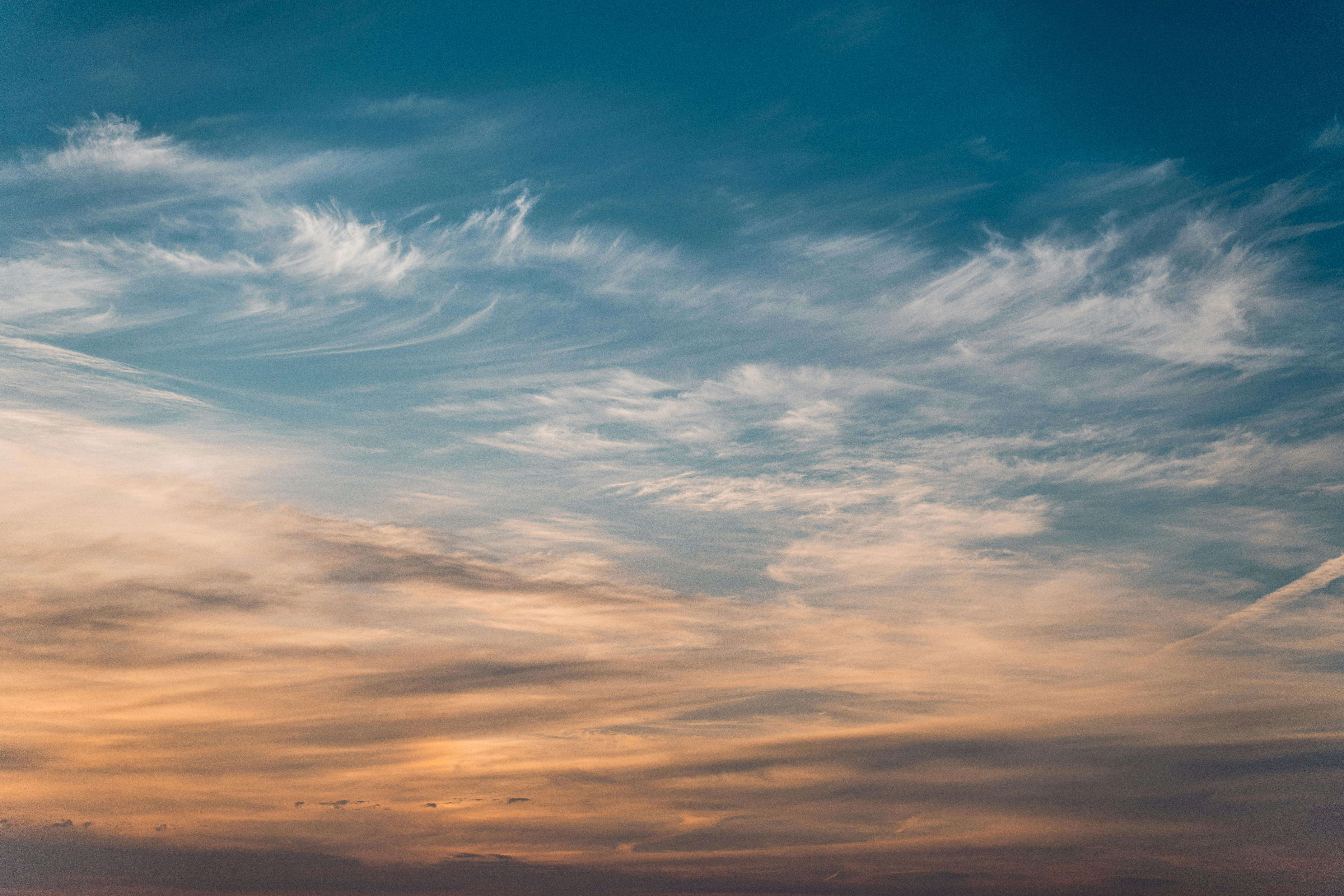 Cirrus Clouds at Sunset · Free Stock Photo