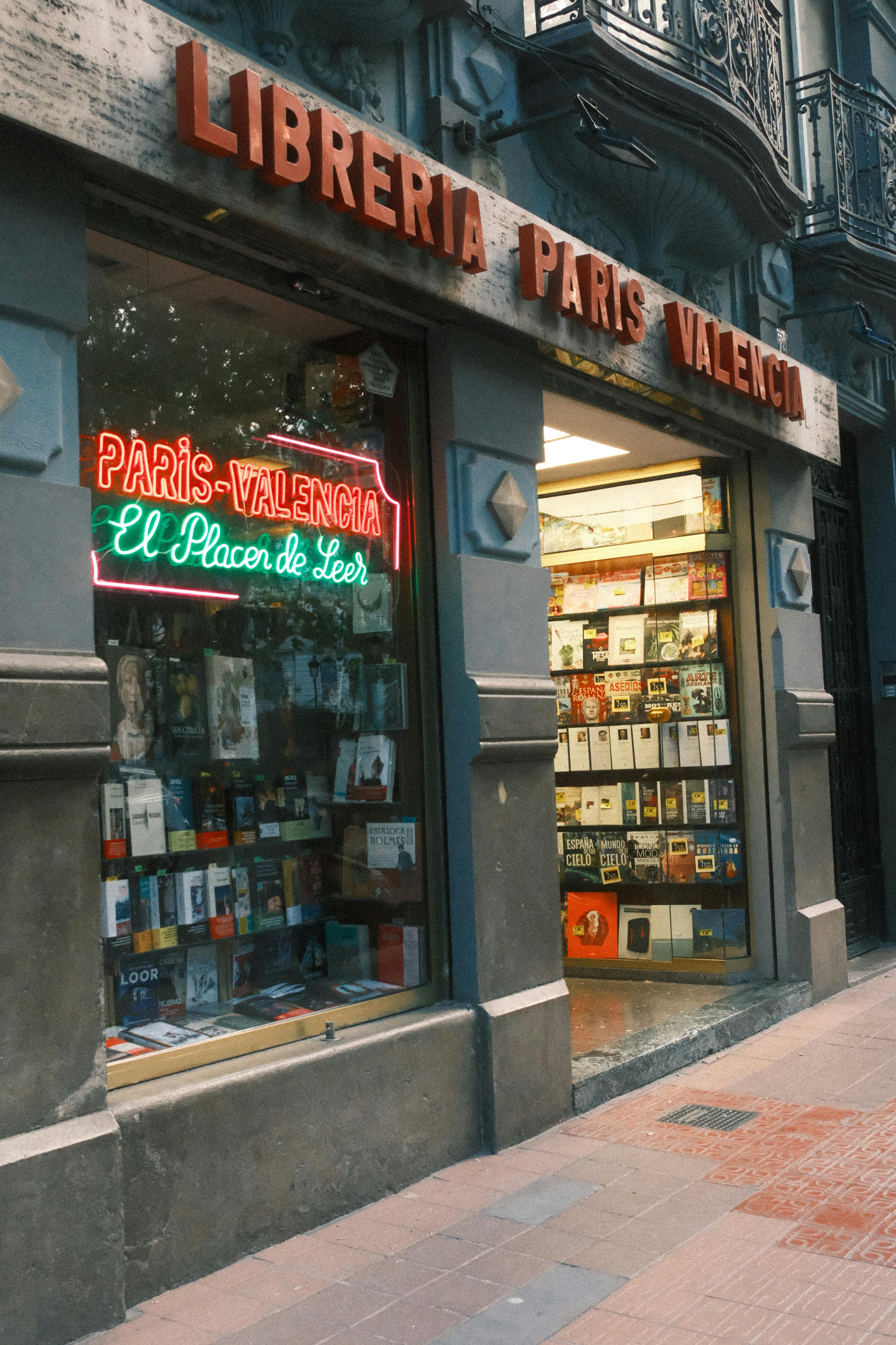Entrance to Bookstore · Free Stock Photo