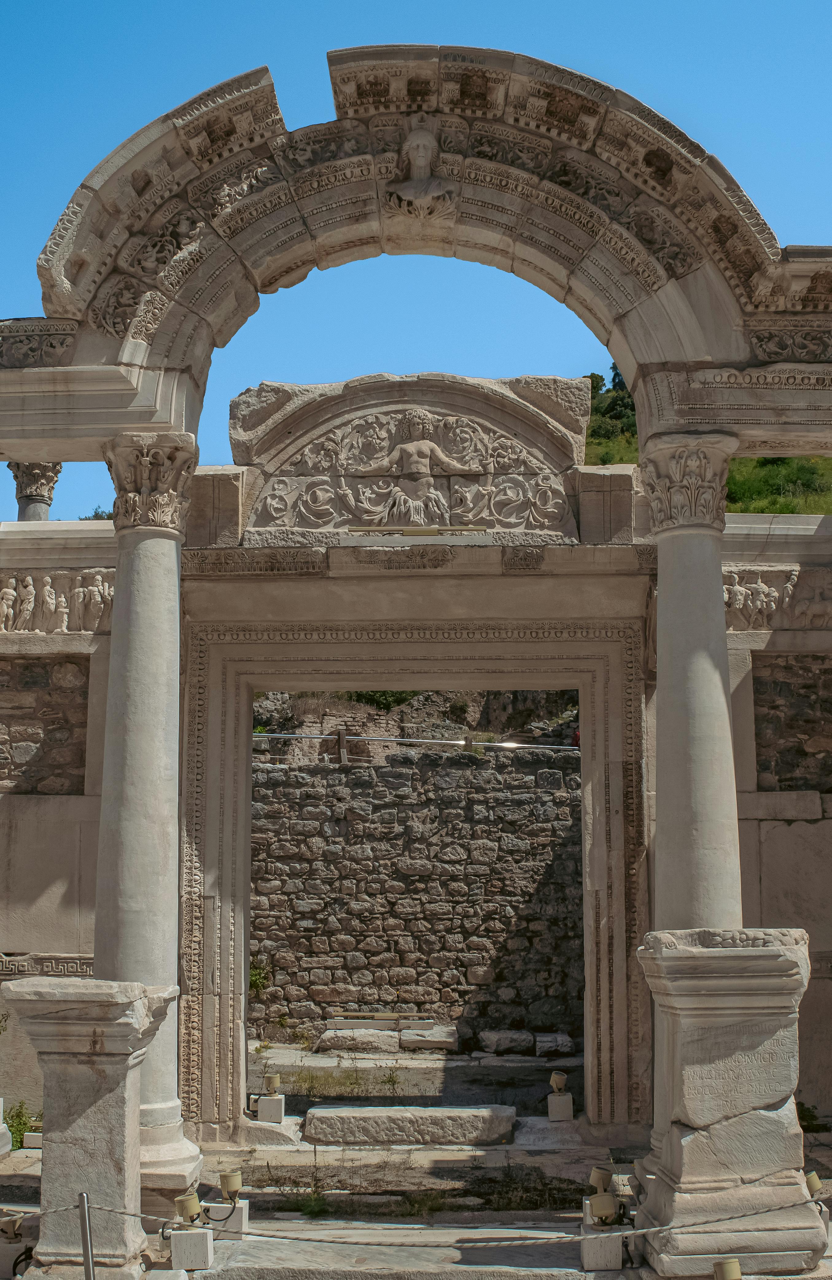 Ruínas Do Templo De Adriano Em Roma · Foto profissional gratuita