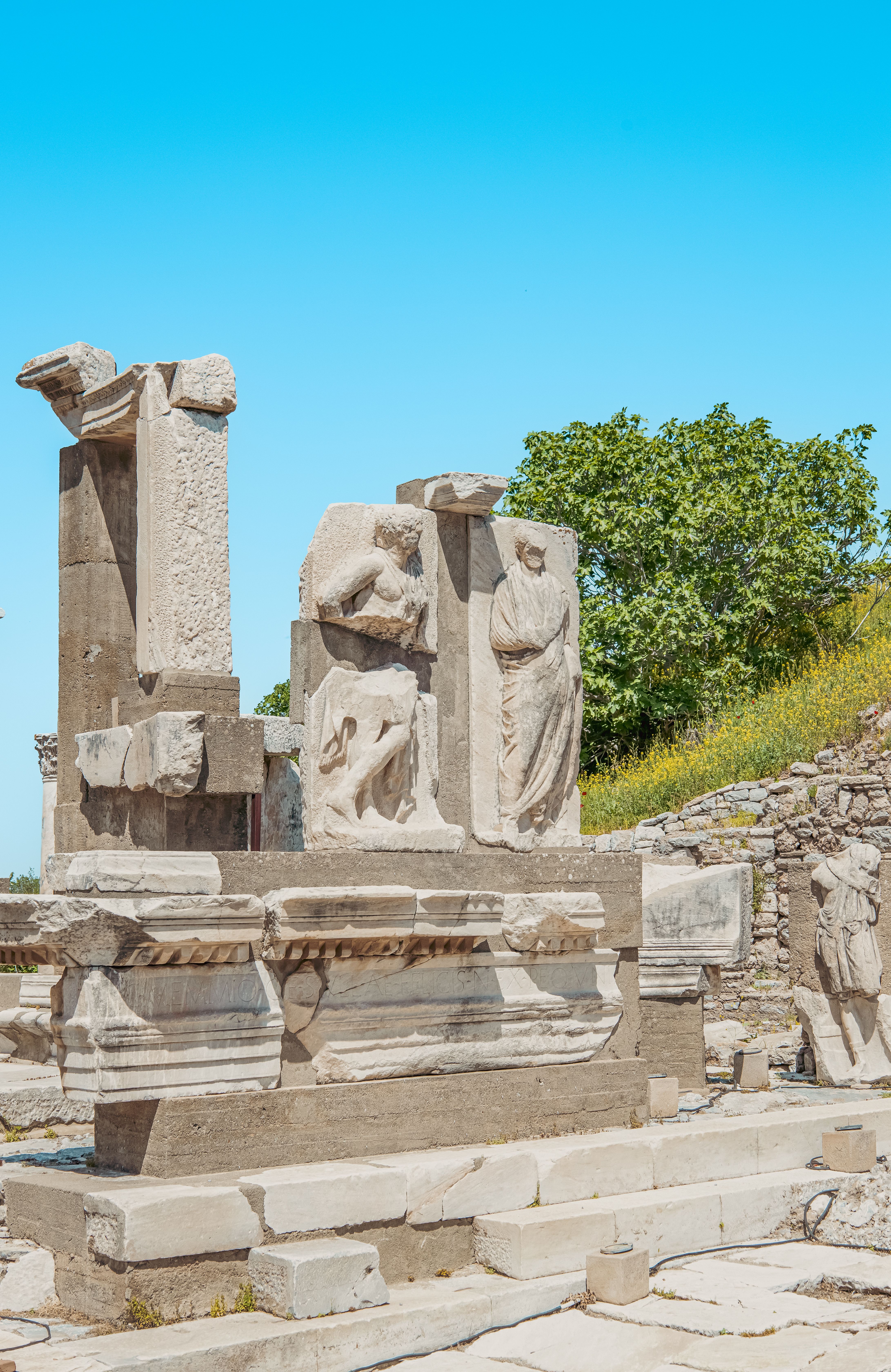 Antique Columns on a Field in Turkey · Free Stock Photo