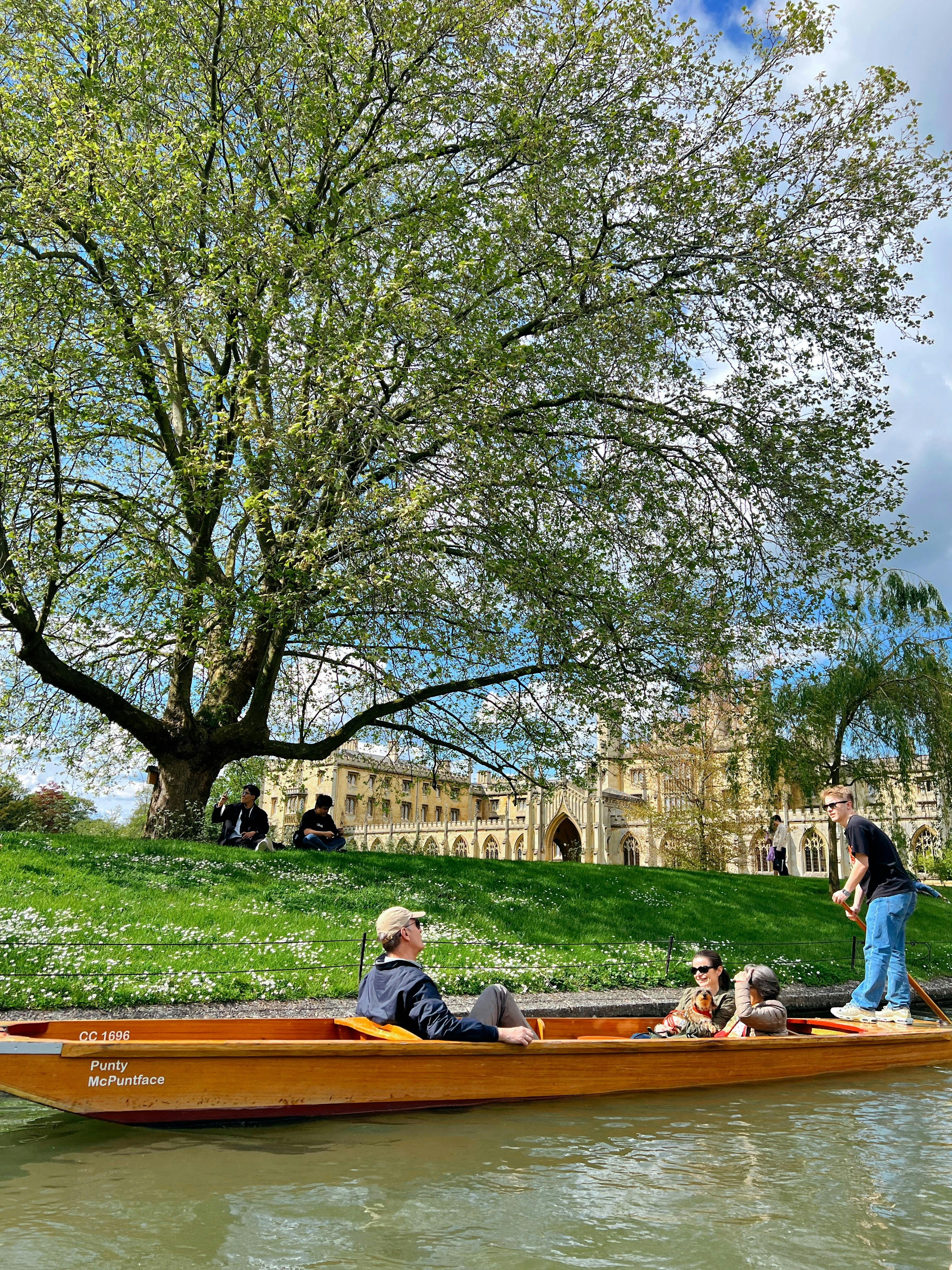 Tourist in Punting Boat in Cambridge · Free Stock Photo