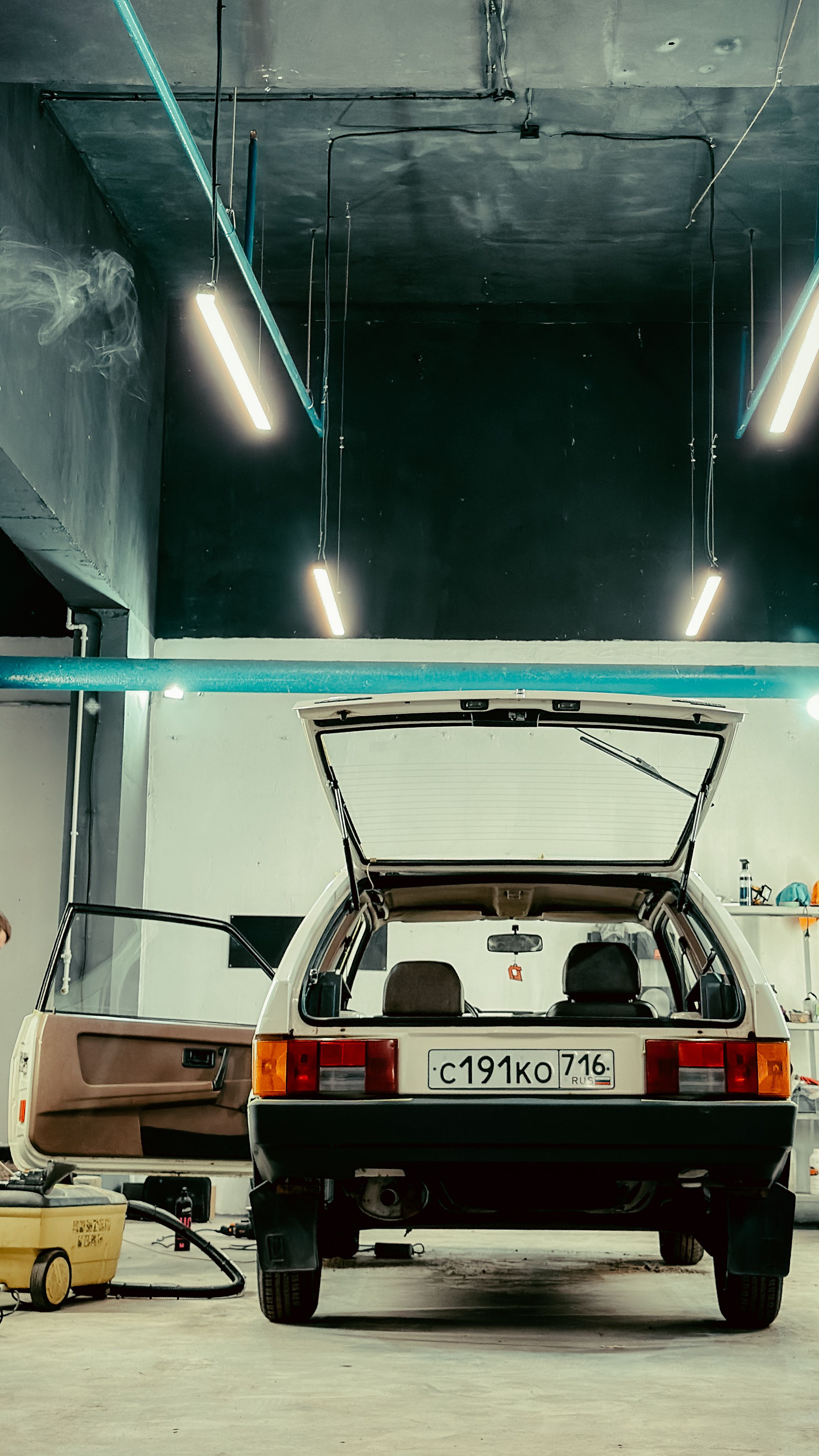 White Lada Samara · Free Stock Photo