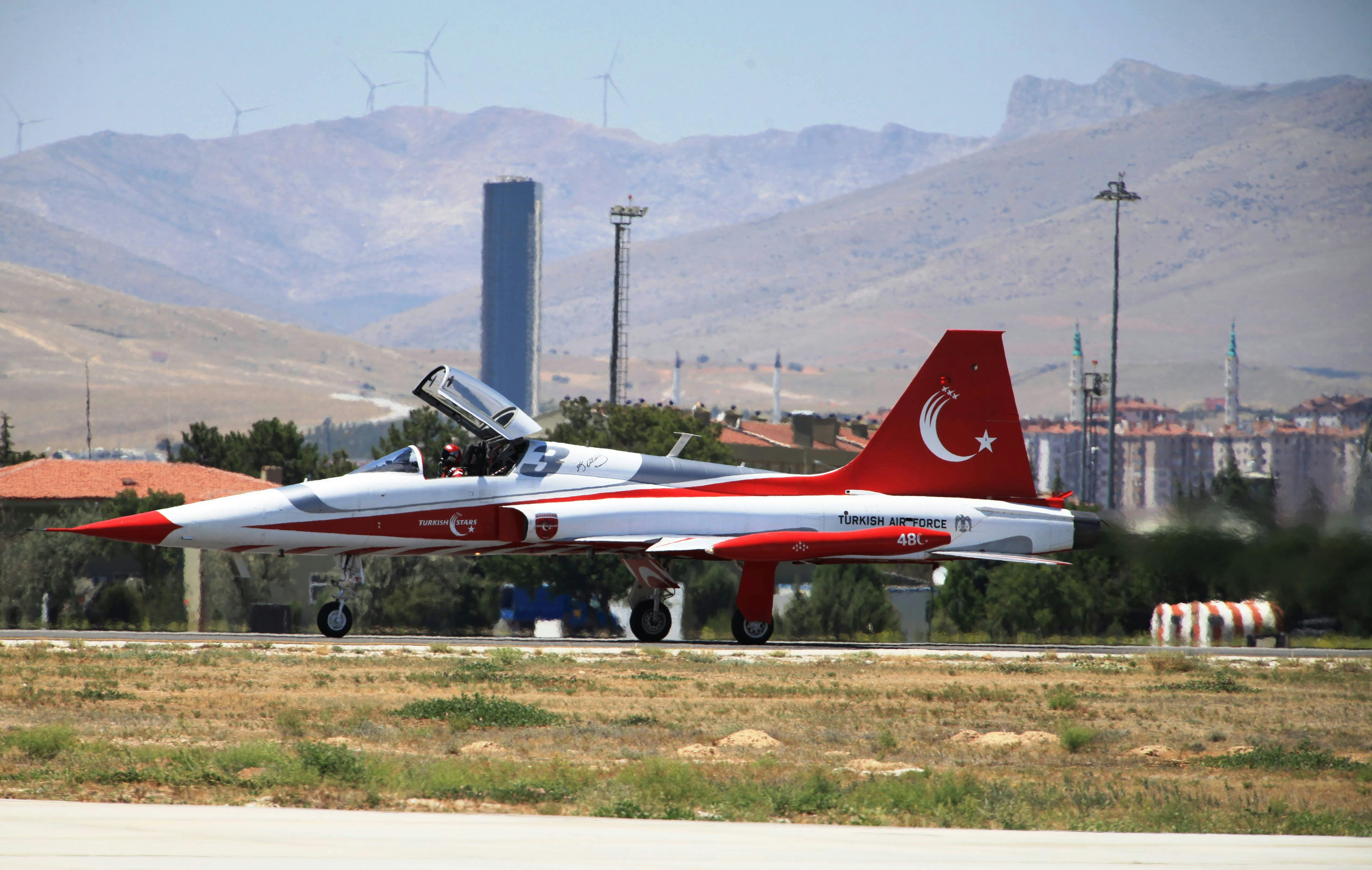 Airport Base Photos, Download The BEST Free Airport Base Stock Photos ...