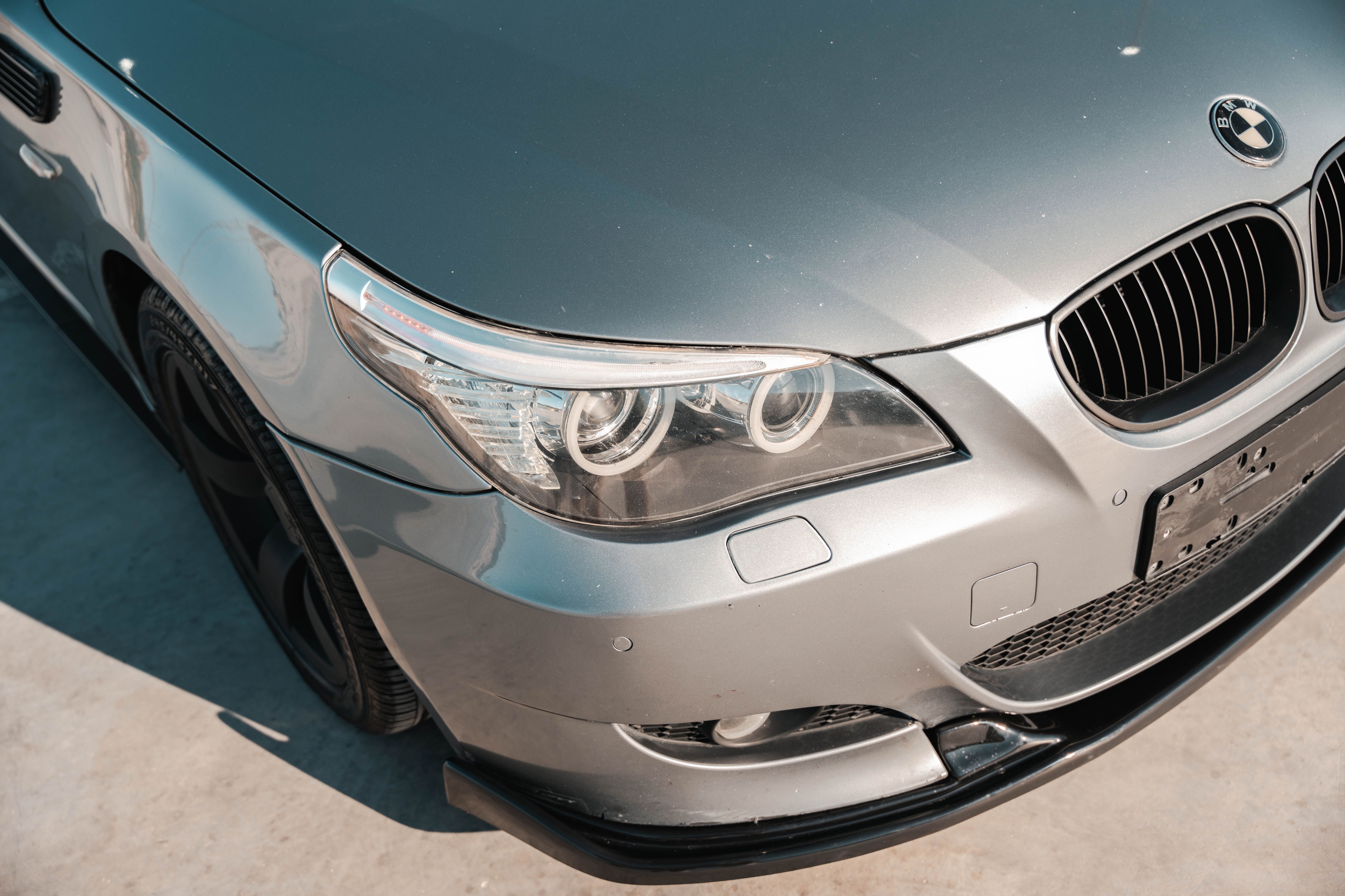 Close-up of the Front of a Silver BMW M5 · Free Stock Photo