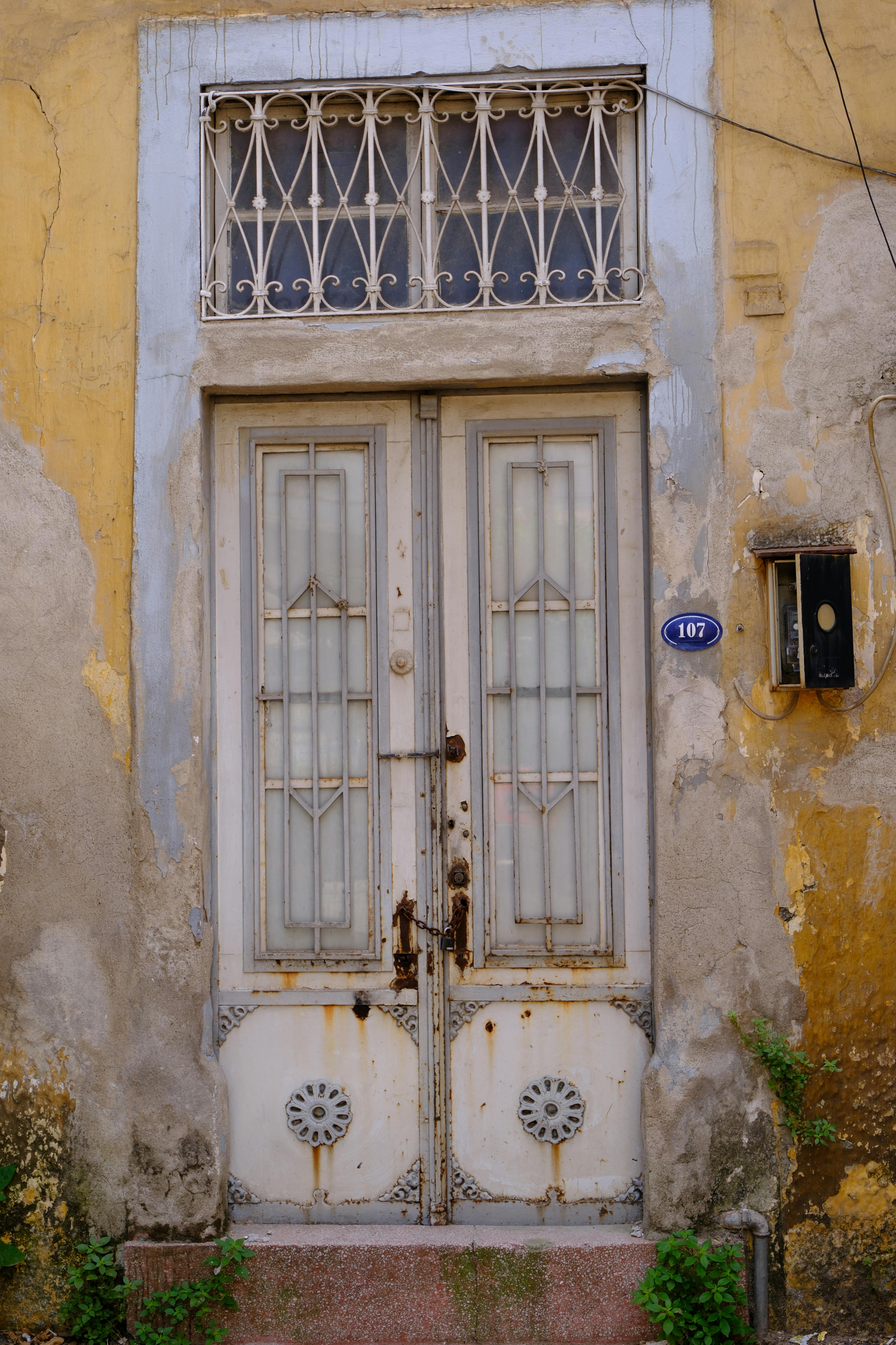Old Rusty Front Door · Free Stock Photo