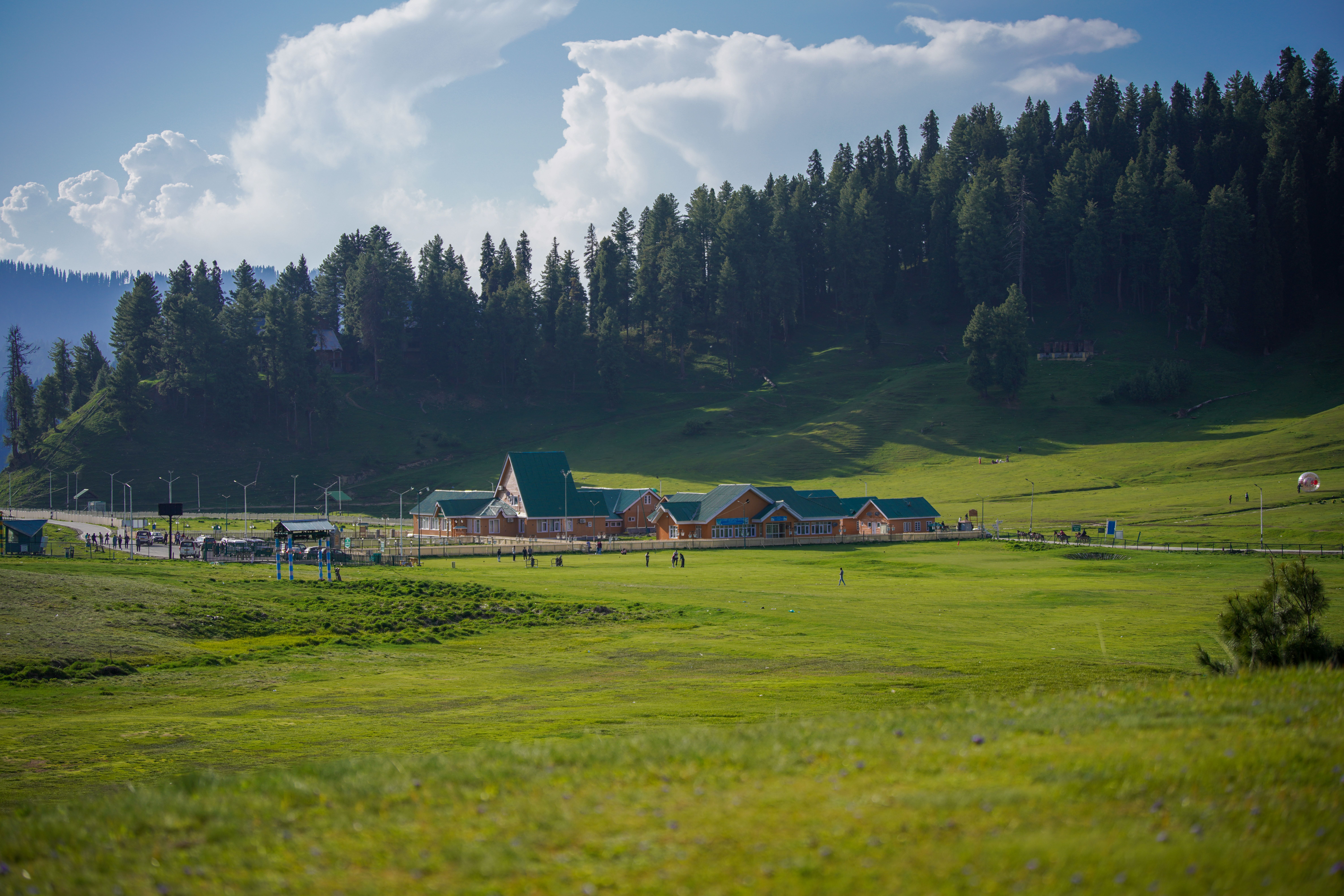 Hotel in the Jammu and Kashmir Valley in Summer · Free Stock Photo