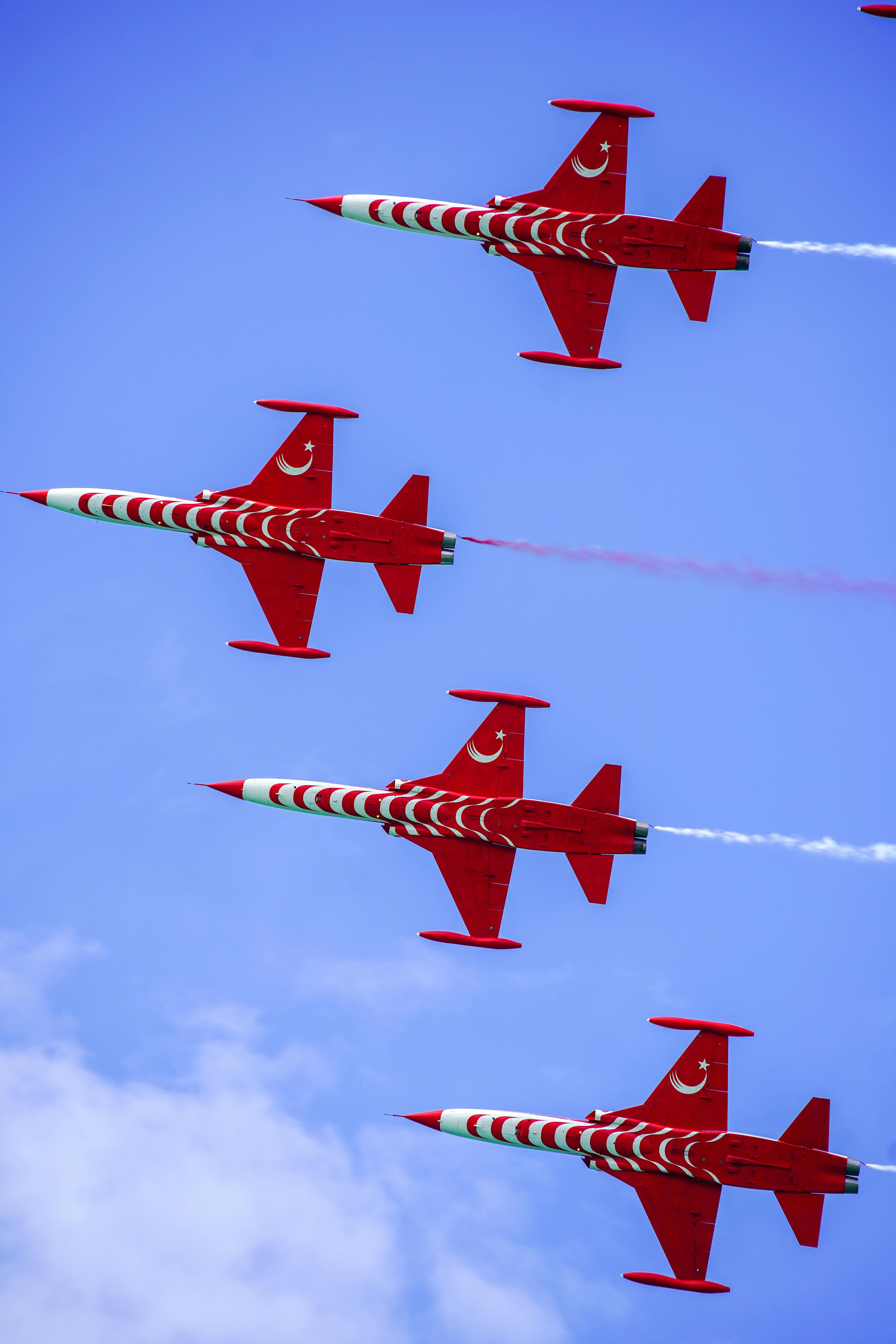 A group of red and white planes flying in formation · Free Stock Photo