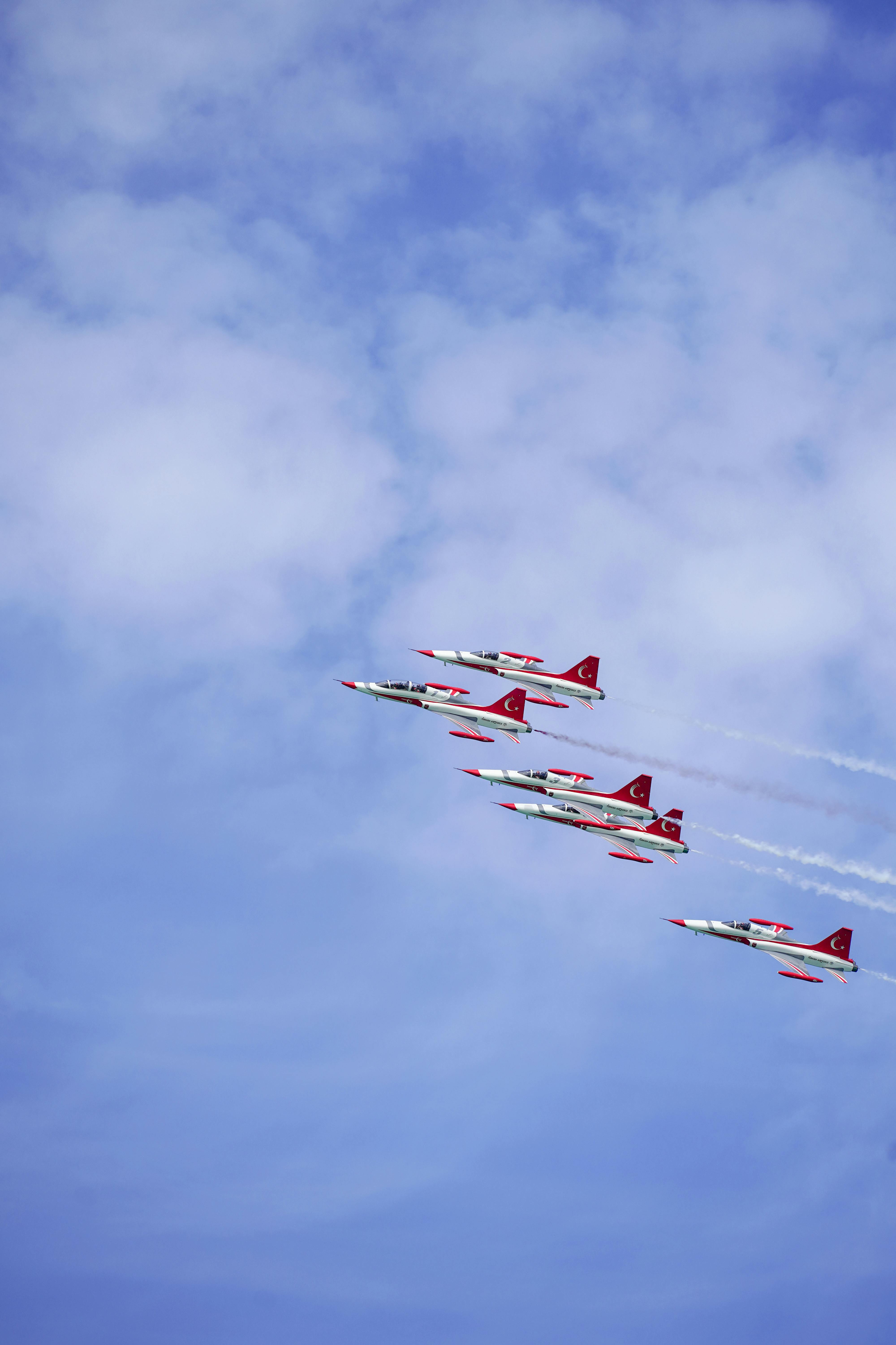 A group of planes flying in formation in the sky · Free Stock Photo