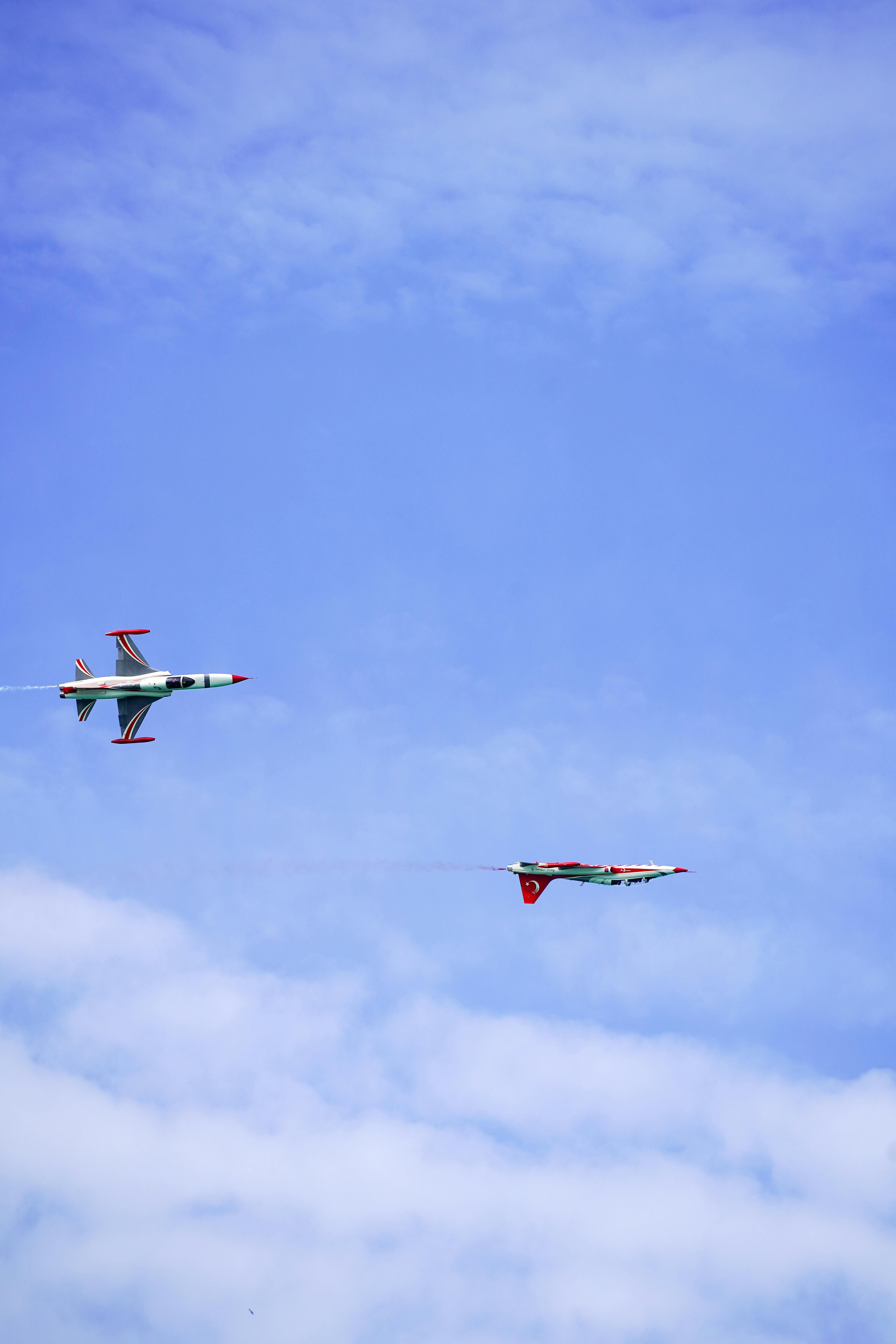 Two jets flying in the sky with a blue sky · Free Stock Photo