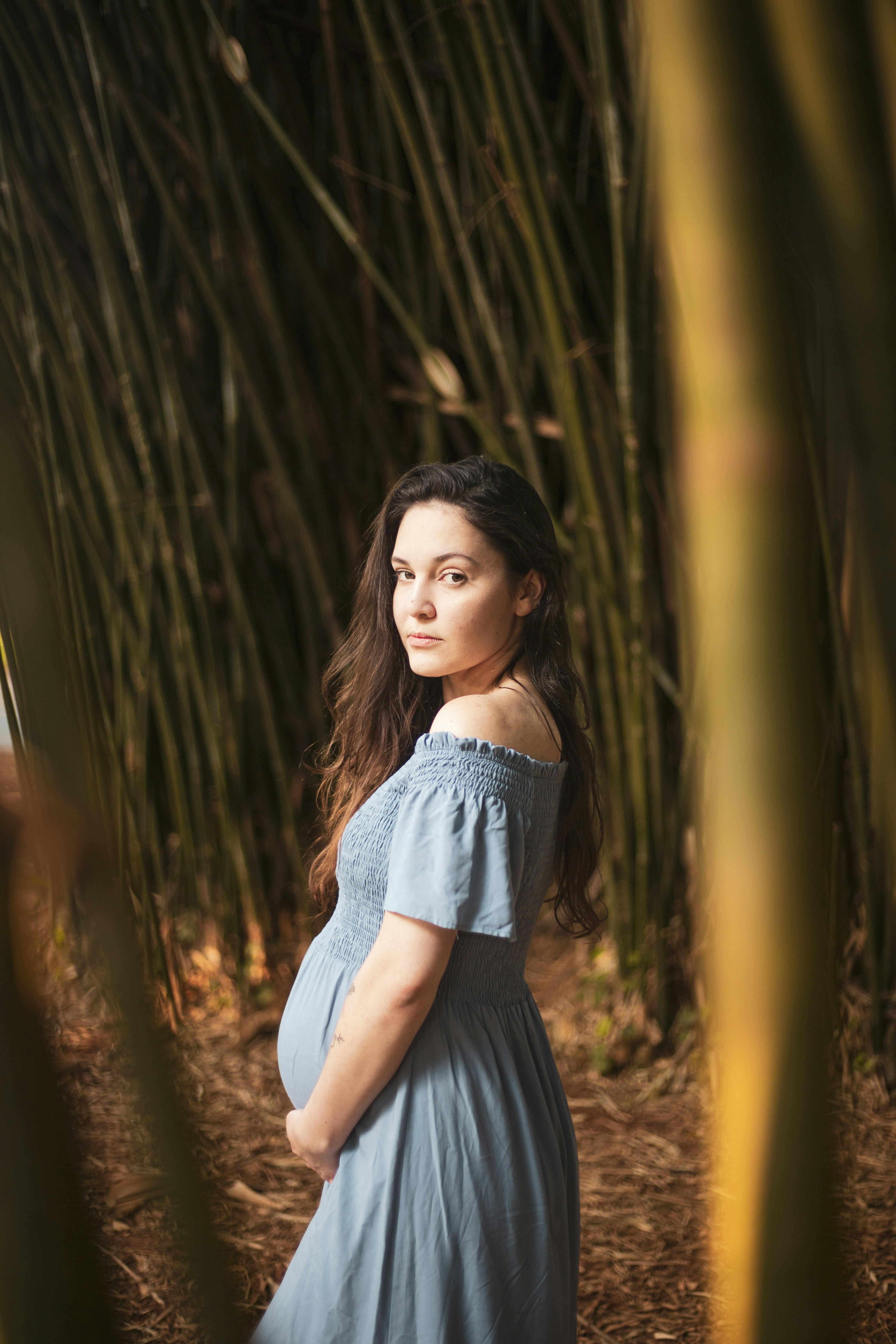 Modest Pregnant Woman Photos, Download The BEST Free Modest Pregnant ...